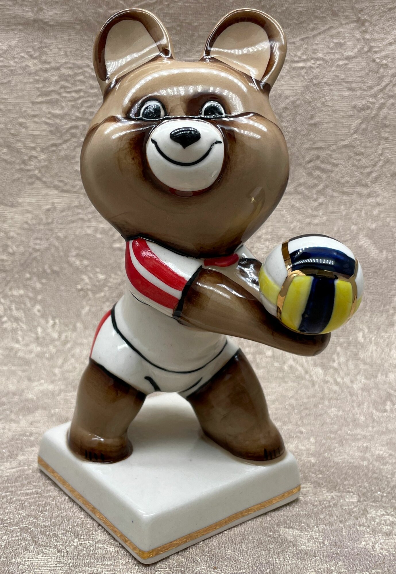 Олимпийский мишка 1980 волейболист, волейбол. Современное производство Вербилки