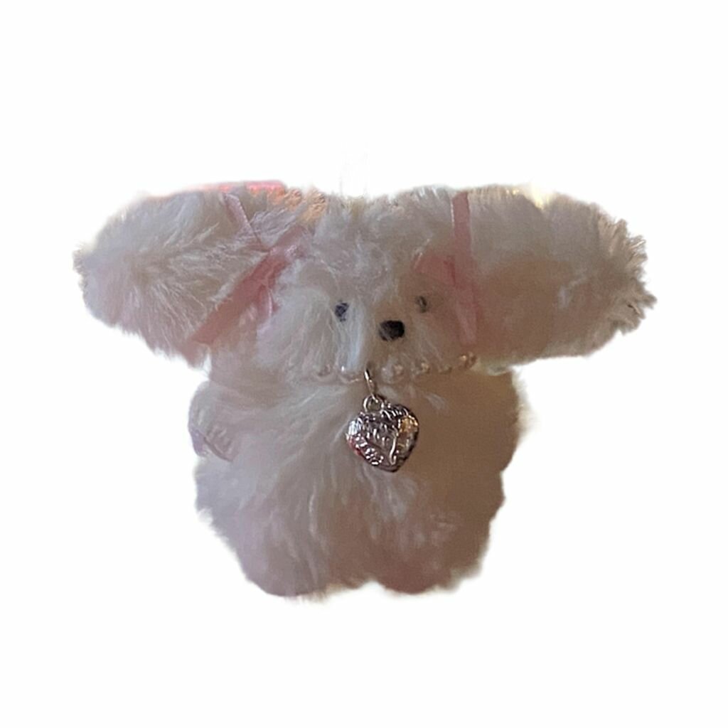 Девчачье сердечко из ленты с жемчужным бантом и зайчиком-брелоком розового цвета