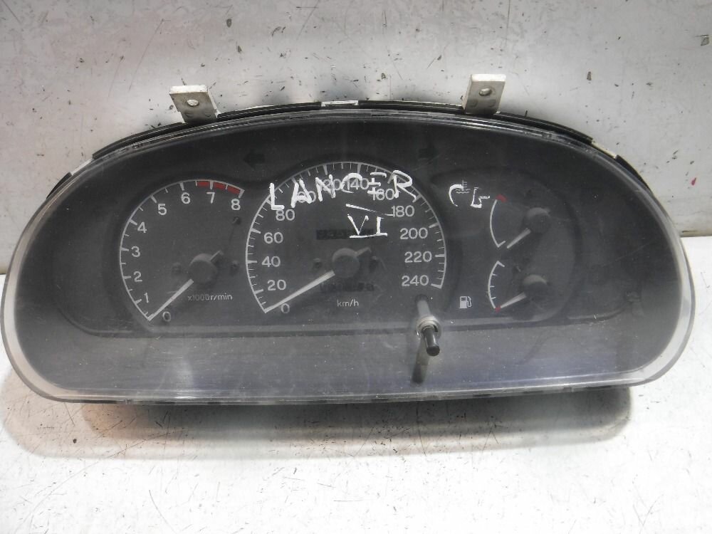 Панель приборов Mitsubishi Lancer VI MB899938