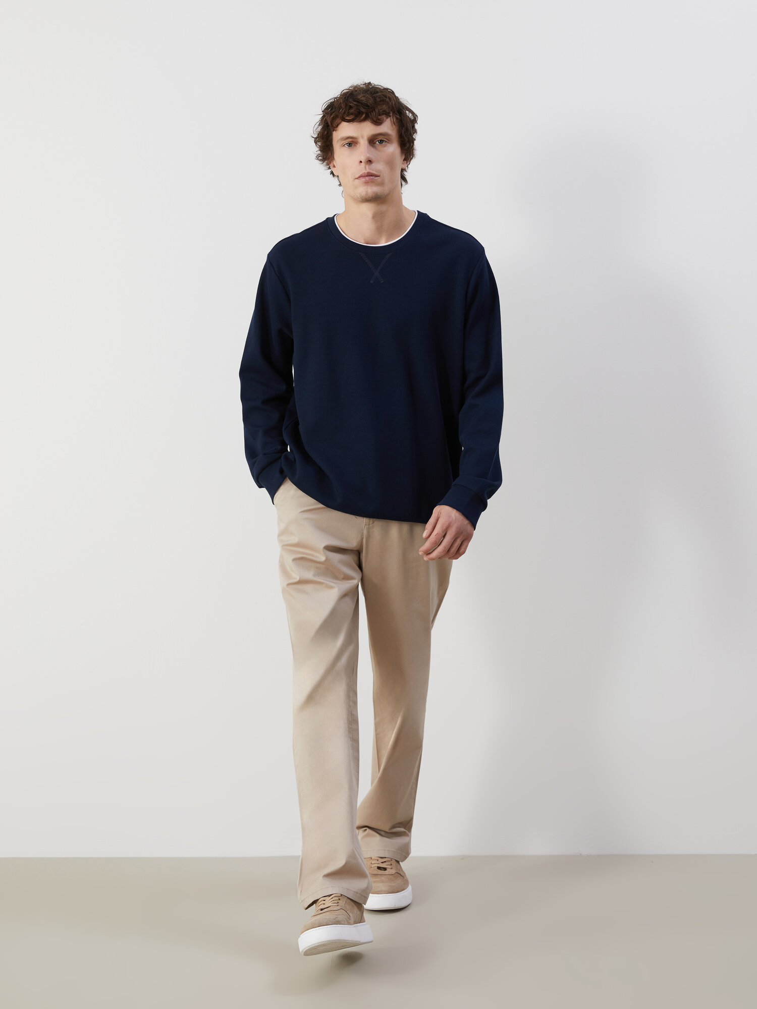 Брюки чинос