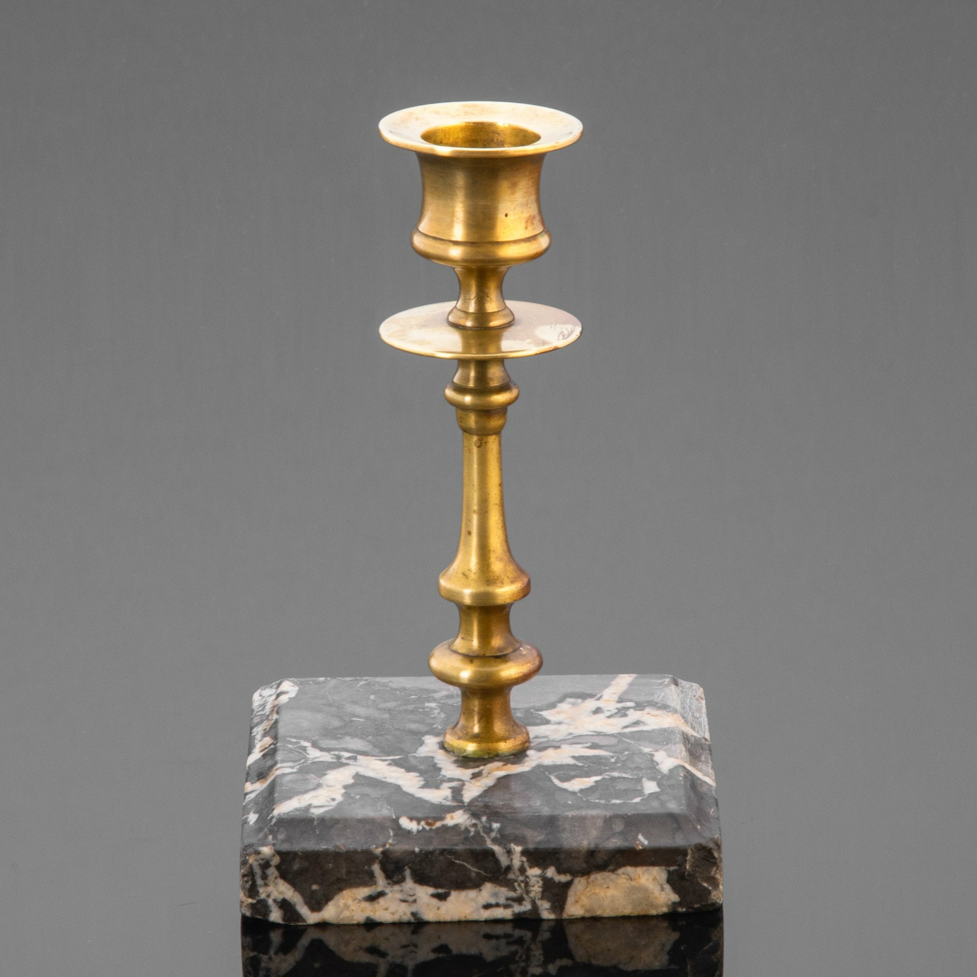 Подсвечник фигурный на каменном основании, на одну свечу, латунь, литье, камень