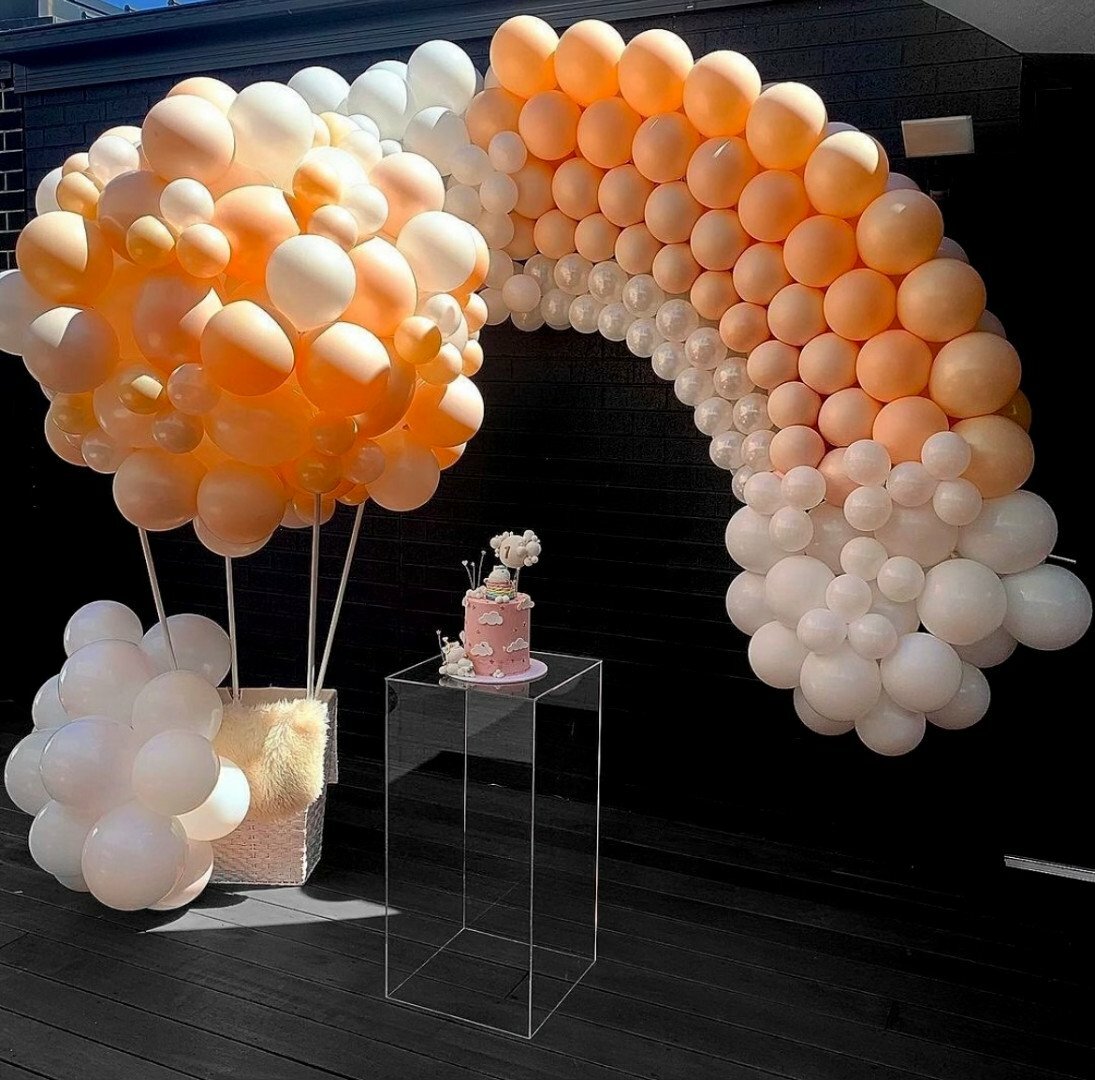 Фотозона из воздушных шаров «Персиковая нежность»