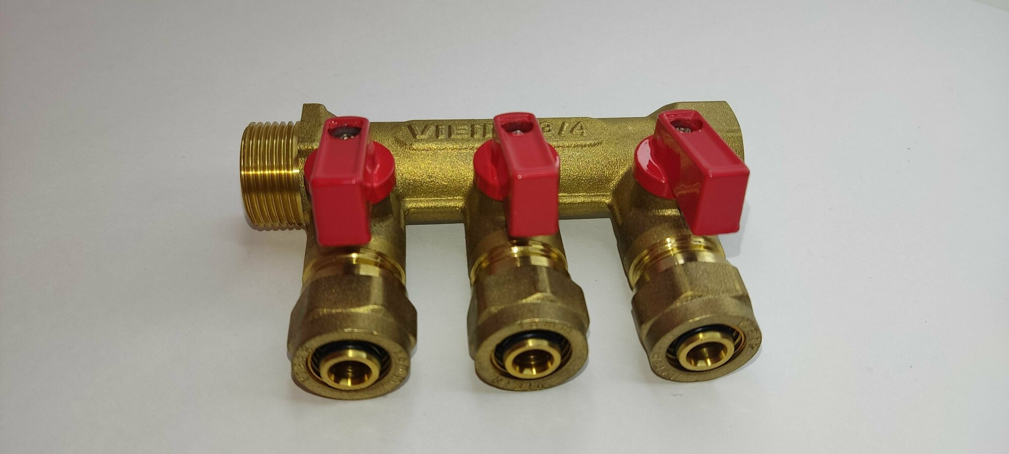 Колл с ШАР краном 3/4 г/ш х 16ц-3 вых. (с цангой) ViEiR