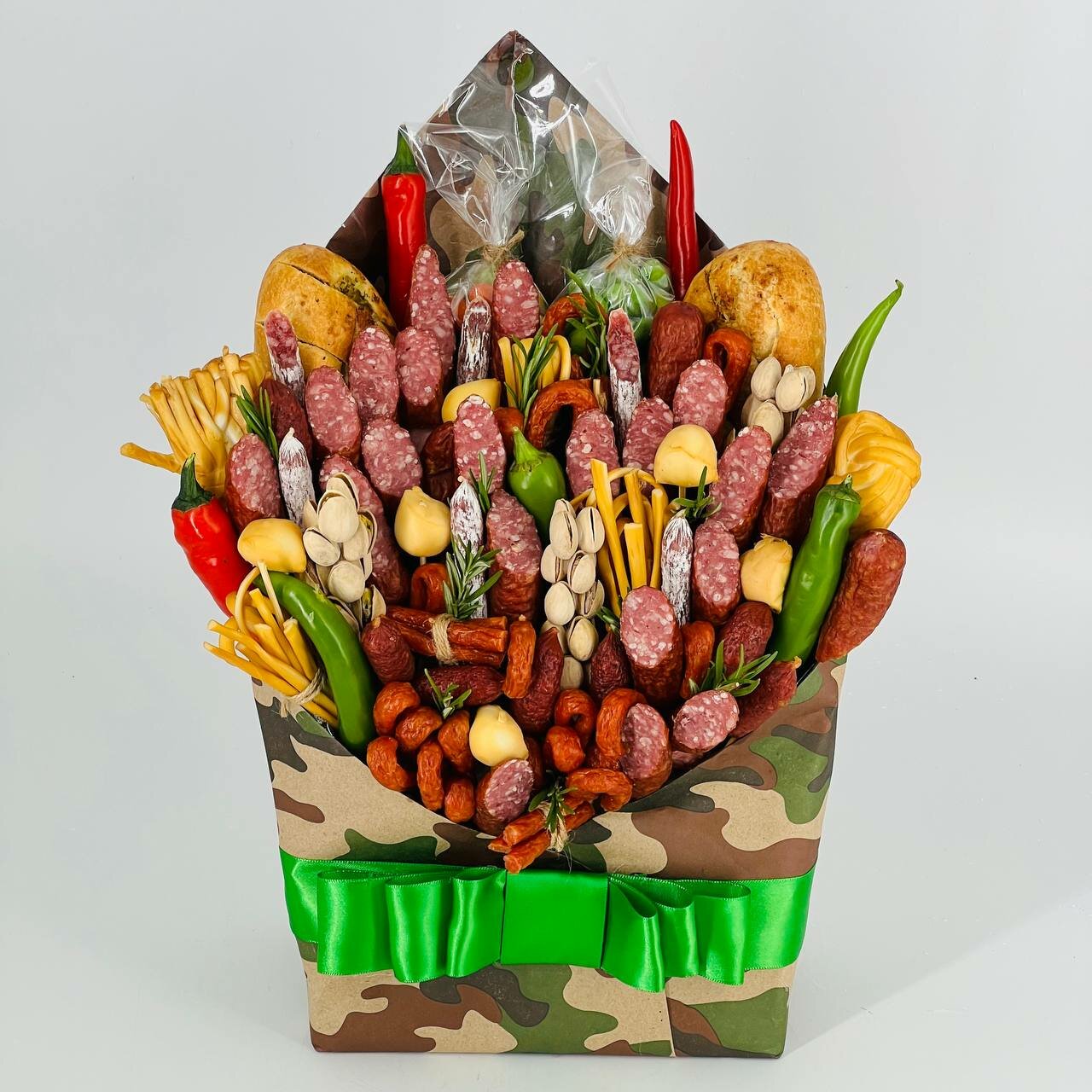 Снеки / Колбасный букет. Съедобный букет из колбасы, сыра, закусок