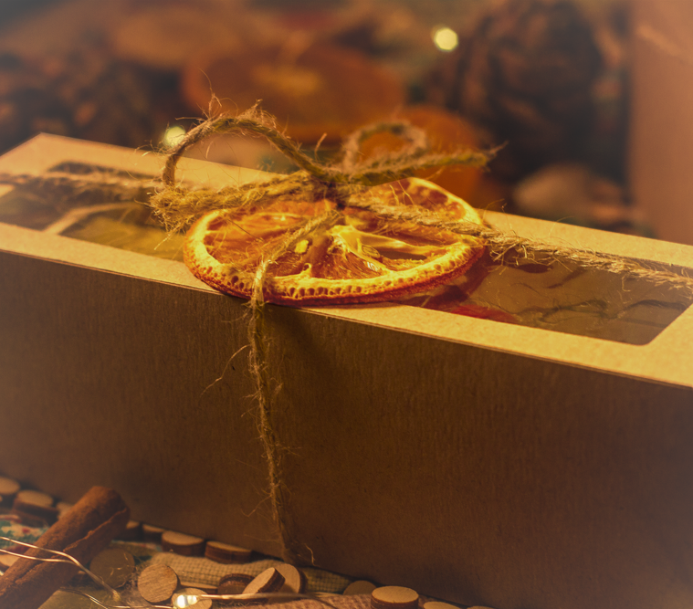 Авторский новогодний подарочный набор с премиальным чаем и мёдом с дикой пасеки