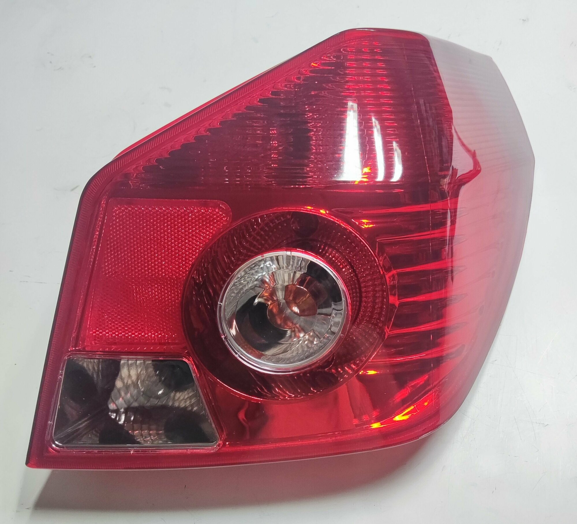 Фонарь задний правый Geely MK Cross [1.5 16V 5MT хетчбэк] 1017001550