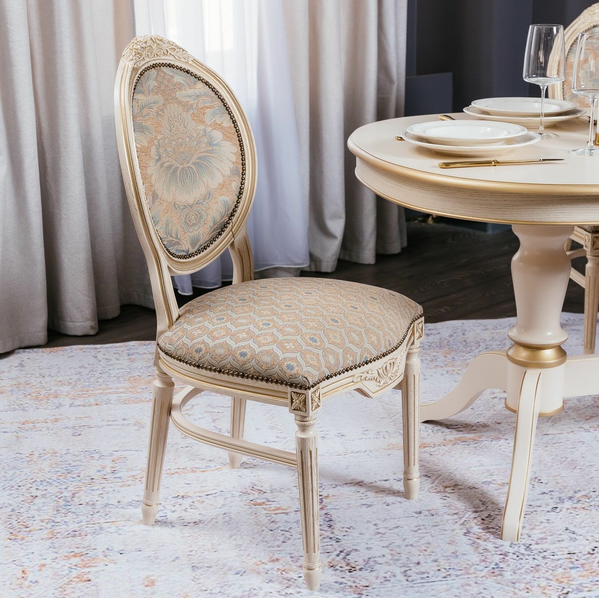 Стул деревянный Венеция для кухни с мягким сиденьем со спинкой для дома для дачи классический из массива дуба бежевый, золотой, серый, слоновая кость, золотая патина