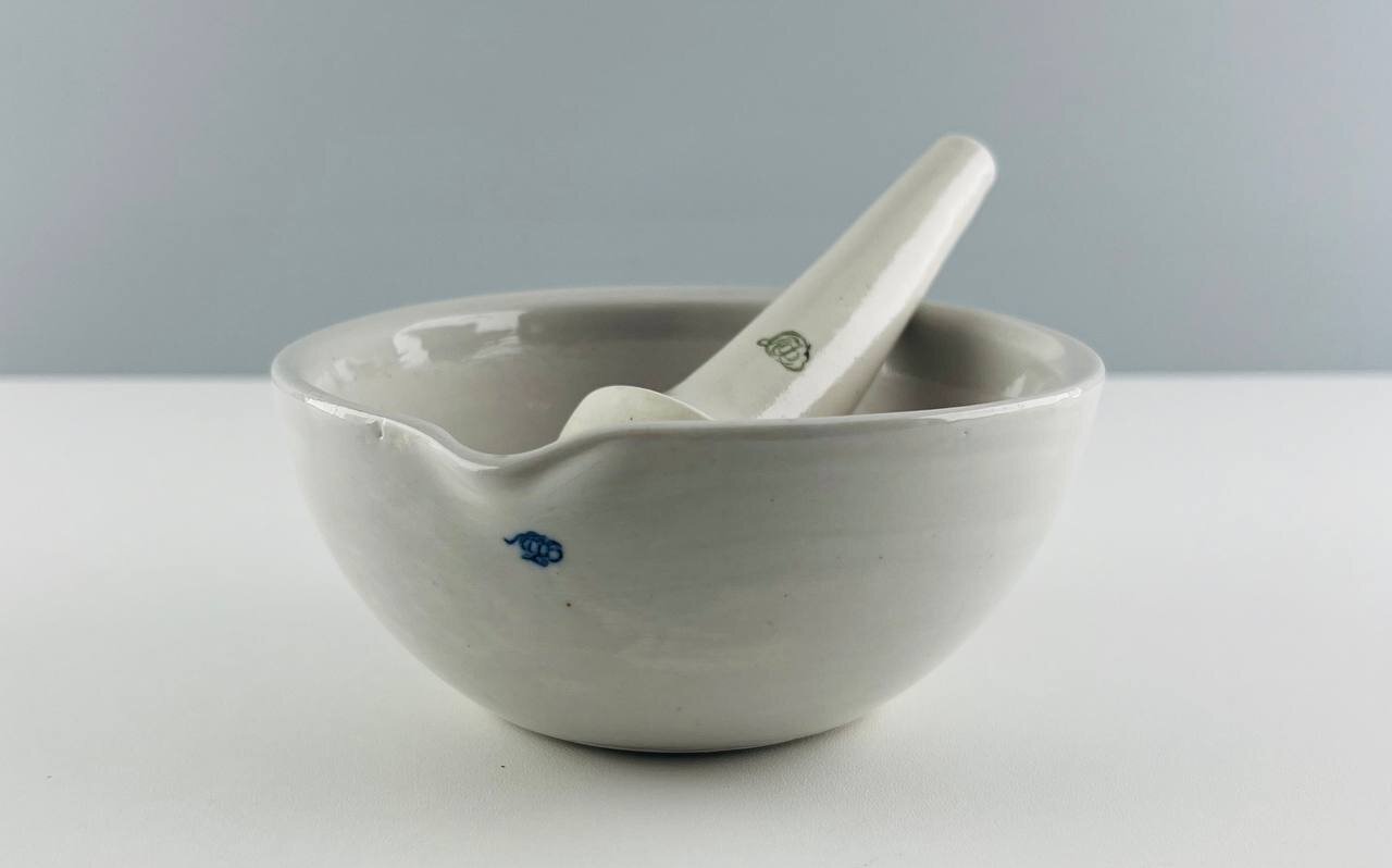 Винтажная ступка с пестиком "Белая". Фарфор ЛФЗ. СССР, 1950-е.