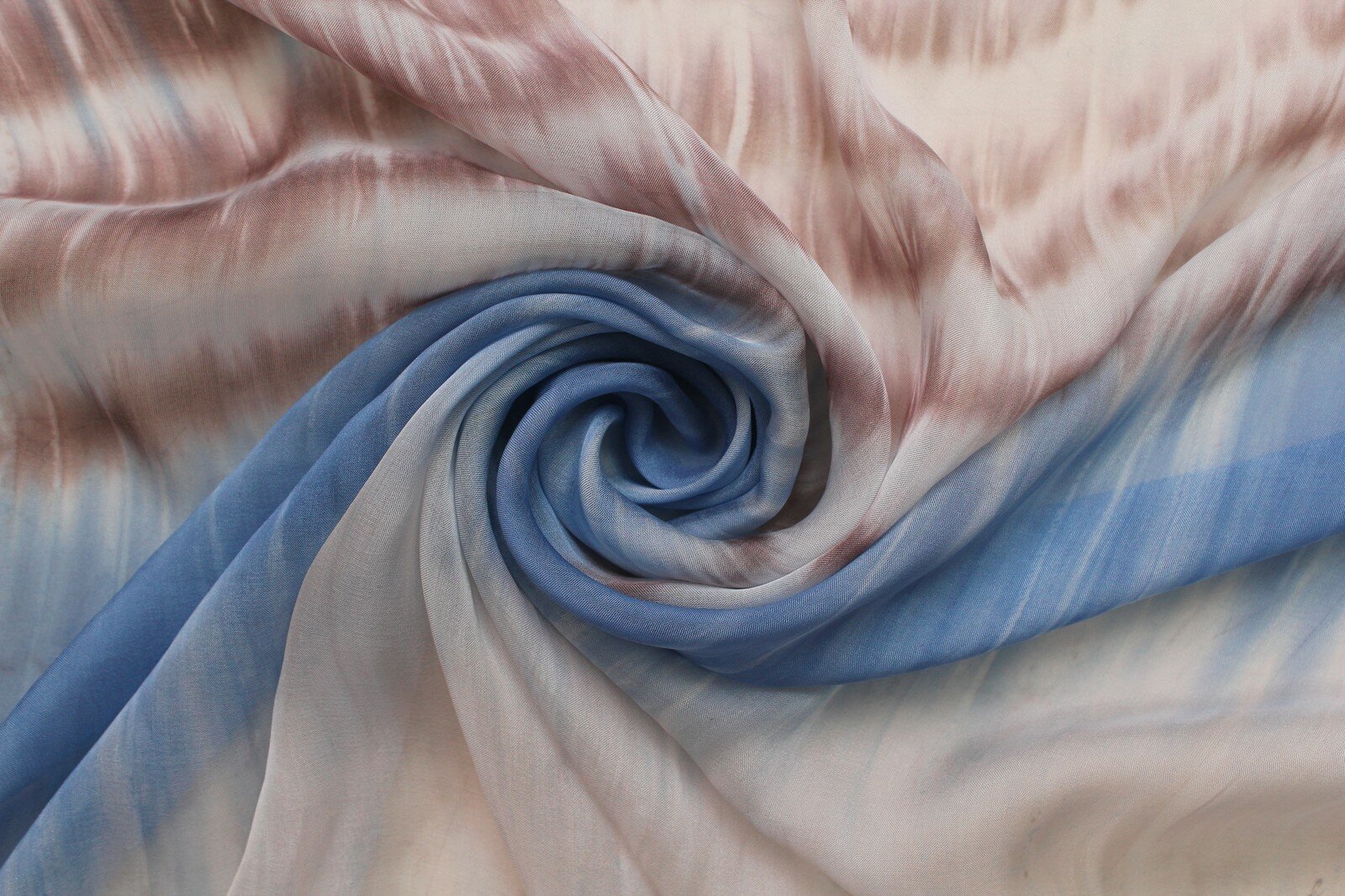 Ткань Шелковый шифон-батик в голубоватых тонах с лиловыми полосками, ш128см, 0,5 м