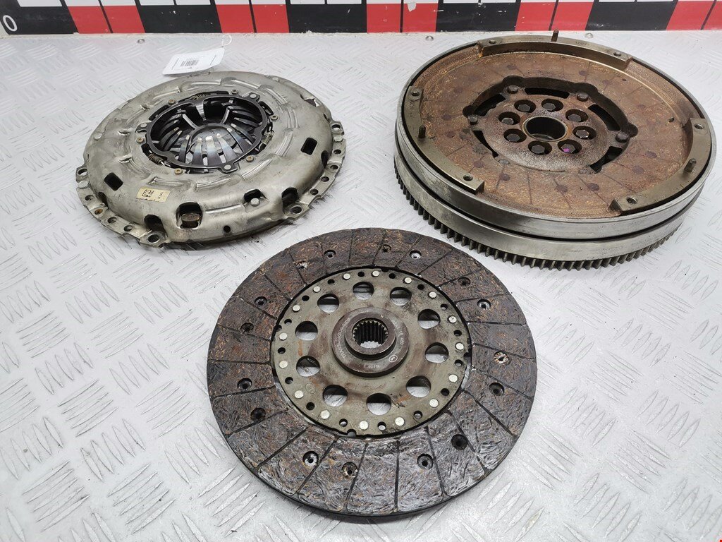 Маховик (демпфер сцепления) Mazda 6 GH R2A116610B арт. 1723800