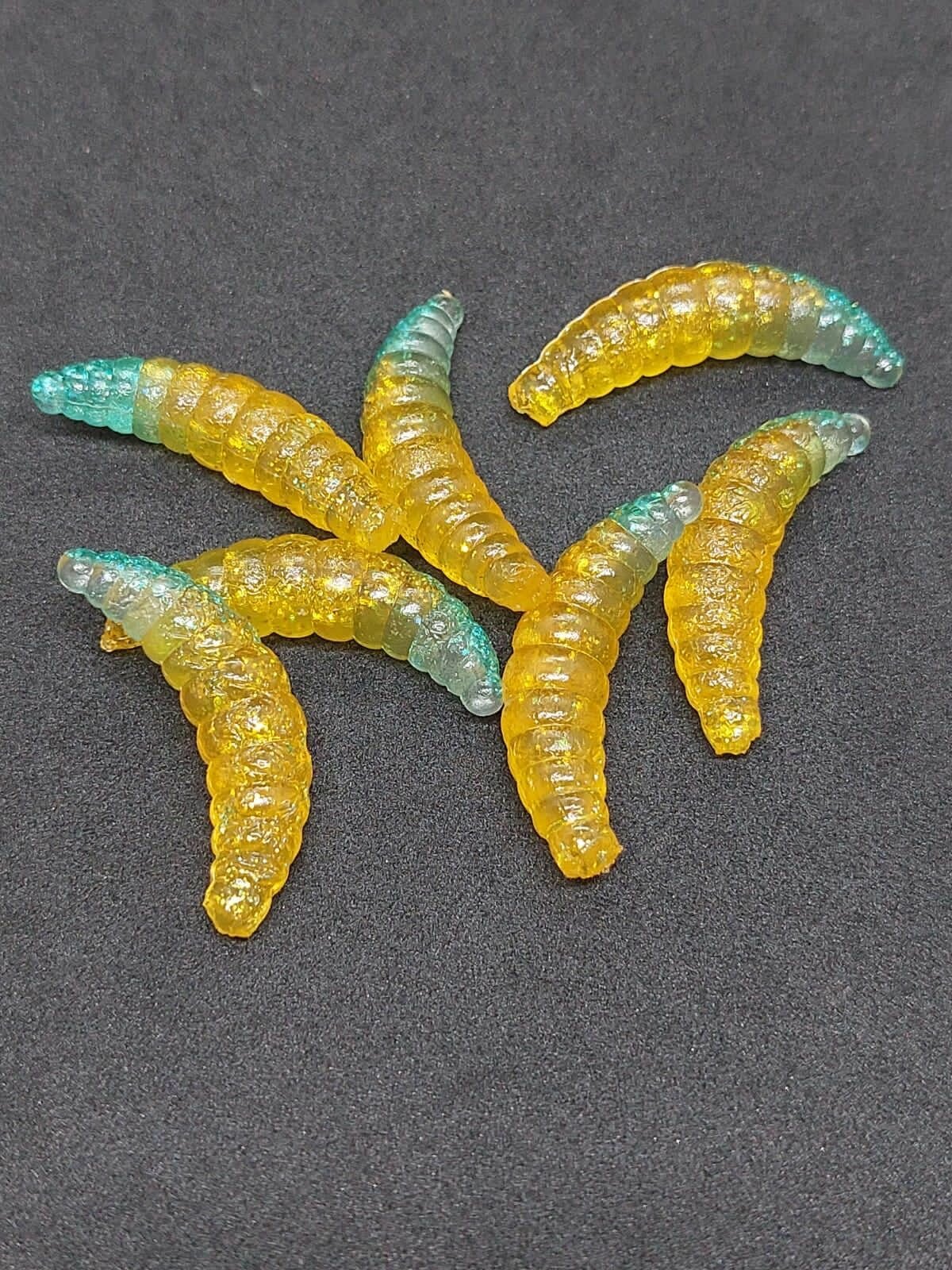 Форелевая силиконовая приманка Maggot 1.6. 38 мм. Золото бирюза