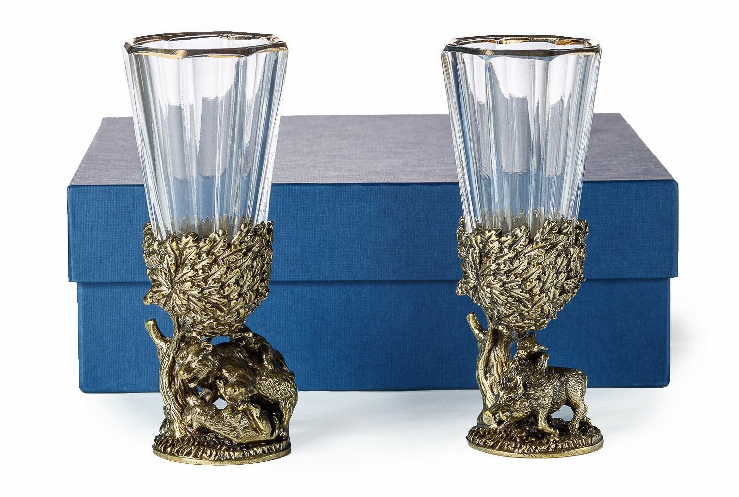 Набор рюмок - Лесные звери (кабан и медведь) в подарочной коробке. Ручное литье, Россия.