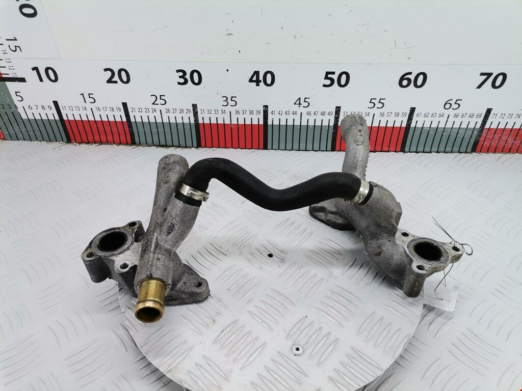 Фланец (штуцер системы охлаждения тройник) Audi A8 D3 057131223 арт. 1634051