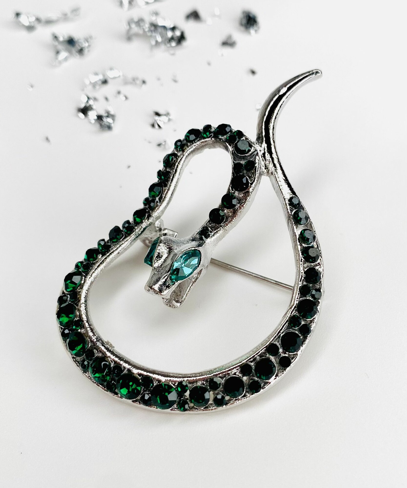 Брошь, стразы, искусственный камень