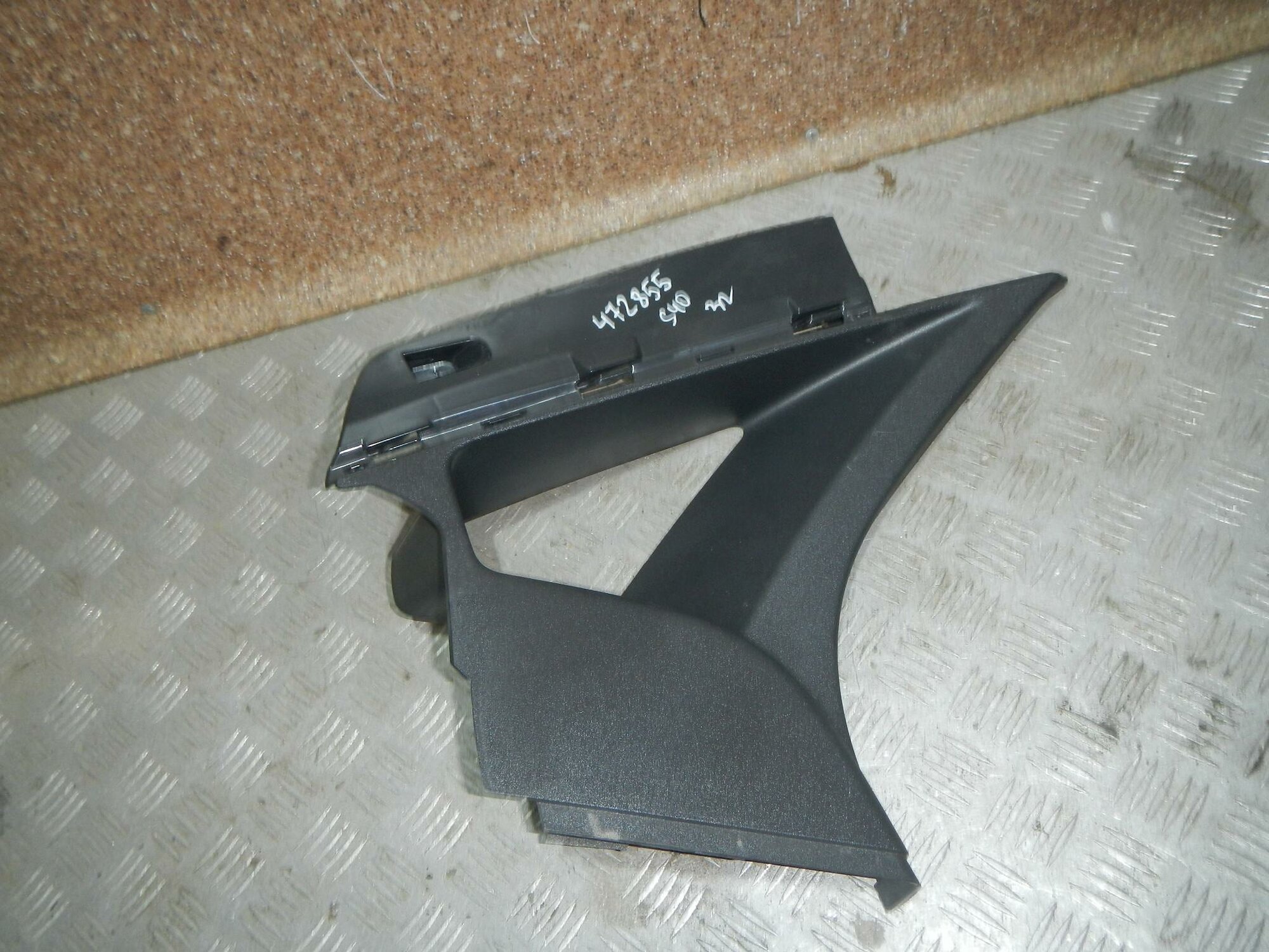 Б/У Обшивка стойки задней левой, Volvo (Вольво)-S40 (04-) VOLVO S40 (04-) Верхняя. Царапины. 472855 VOLVO арт. 8641777