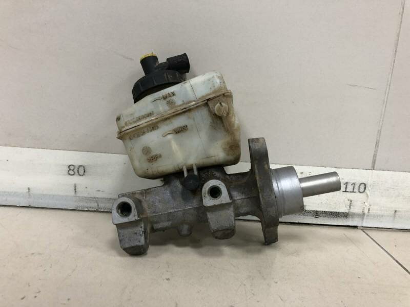 Цилиндр тормозной главный Renault Duster 2012 кат.номер: 6001551030 6001551315