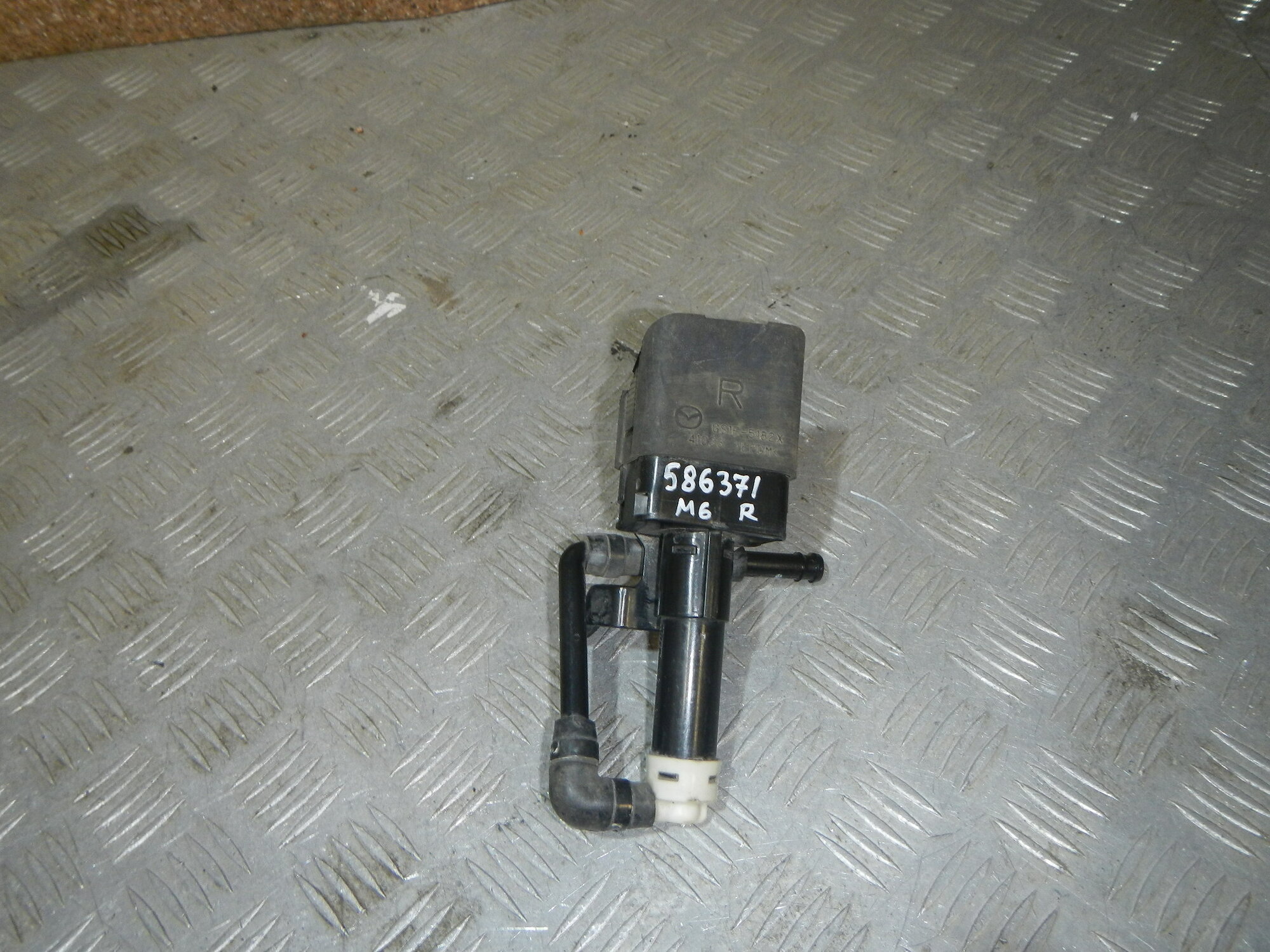 Б/У Форсунка омывателя фары, Mazda (Мазда)-6 (GH) (07-) MAZDA 6 (GH) (07-) правая 26165 MAZDA арт. GS1F5182X