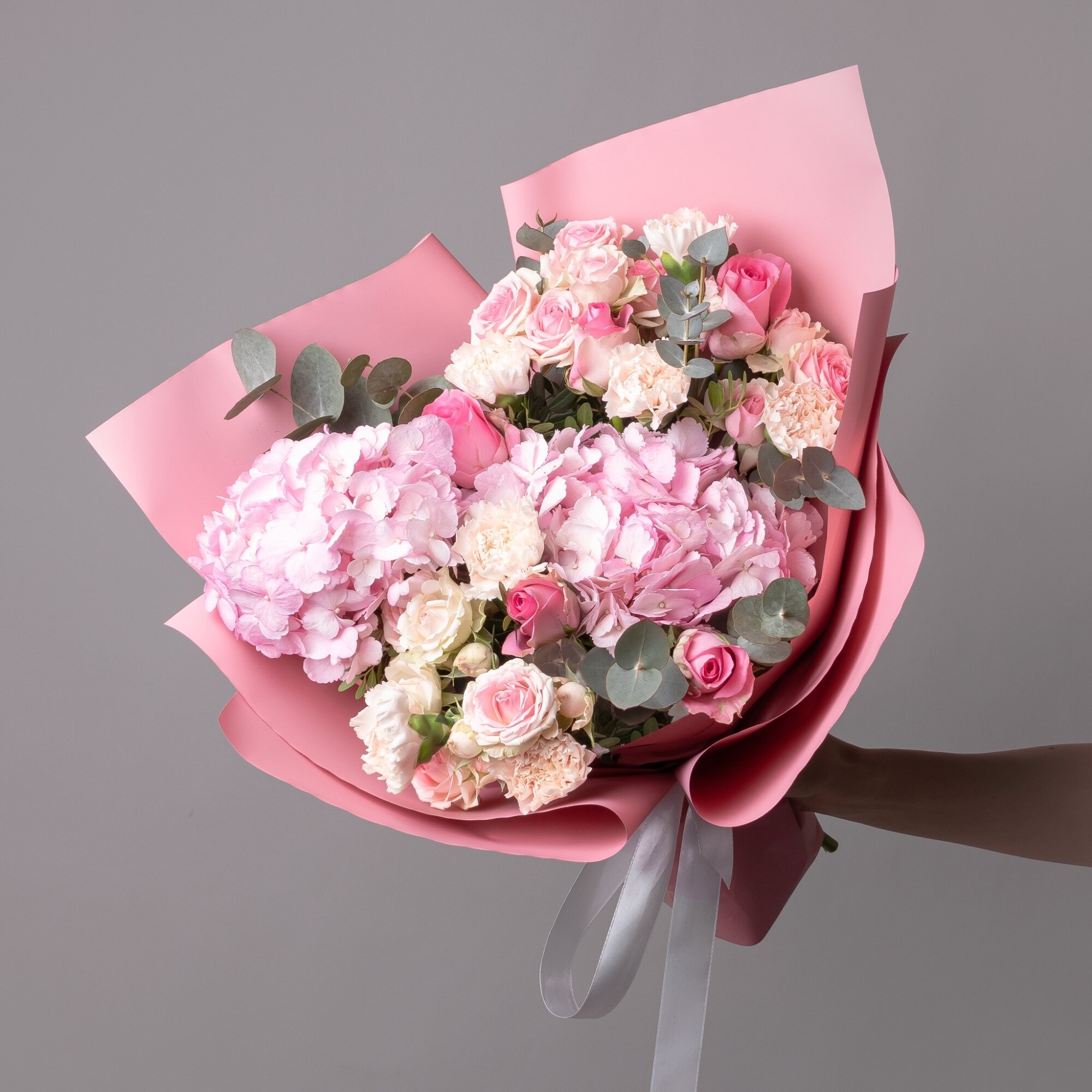 Букет цветов Элегантная роскошь L в коробке и аквабоксе от "Простоцветы"