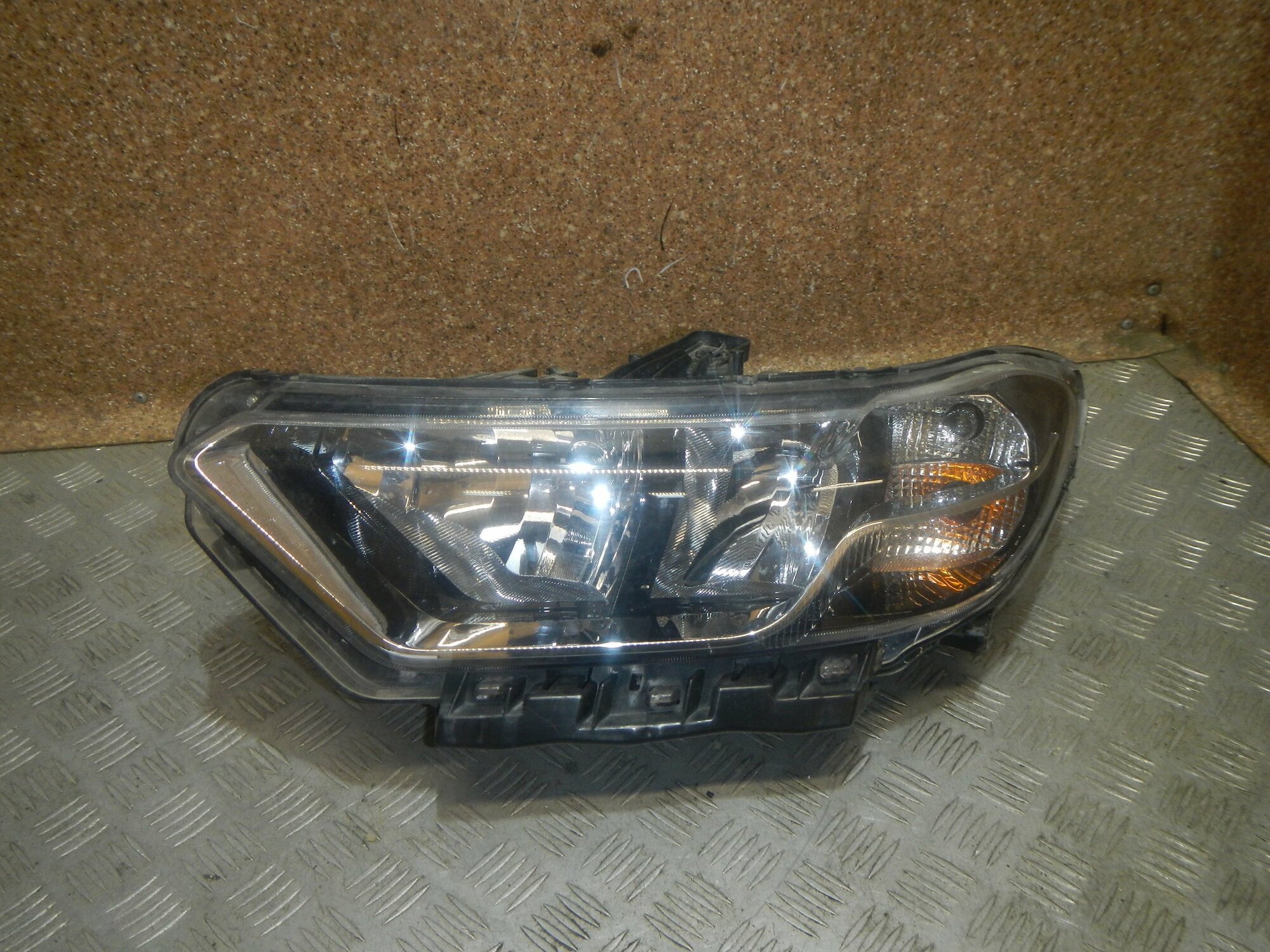 Б/У Фара левая, ВАЗ (VAZ)-LADA NIVA TRAVEL (CHEVROLET NIVA) LADA NIVA TRAVEL (CHEVROLET NIVA) 20- Сломано крепление, трещ...