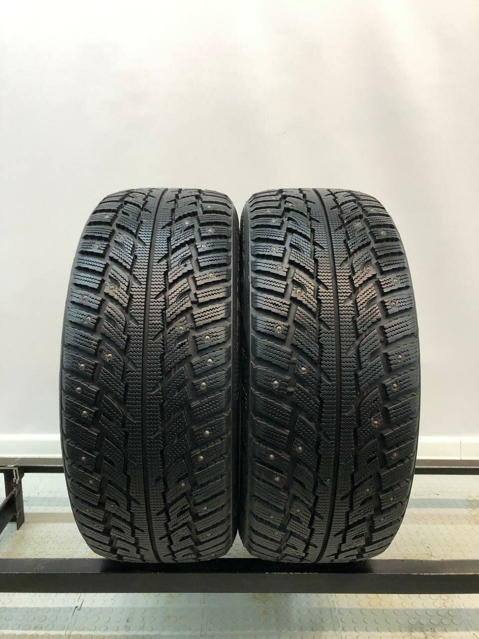 Комплект (2 шт) зимних БУ шин шипованные Marshal I'Zen RV Stud KC16 235/55 R18 10.0% износ PT0008595 TSB040603