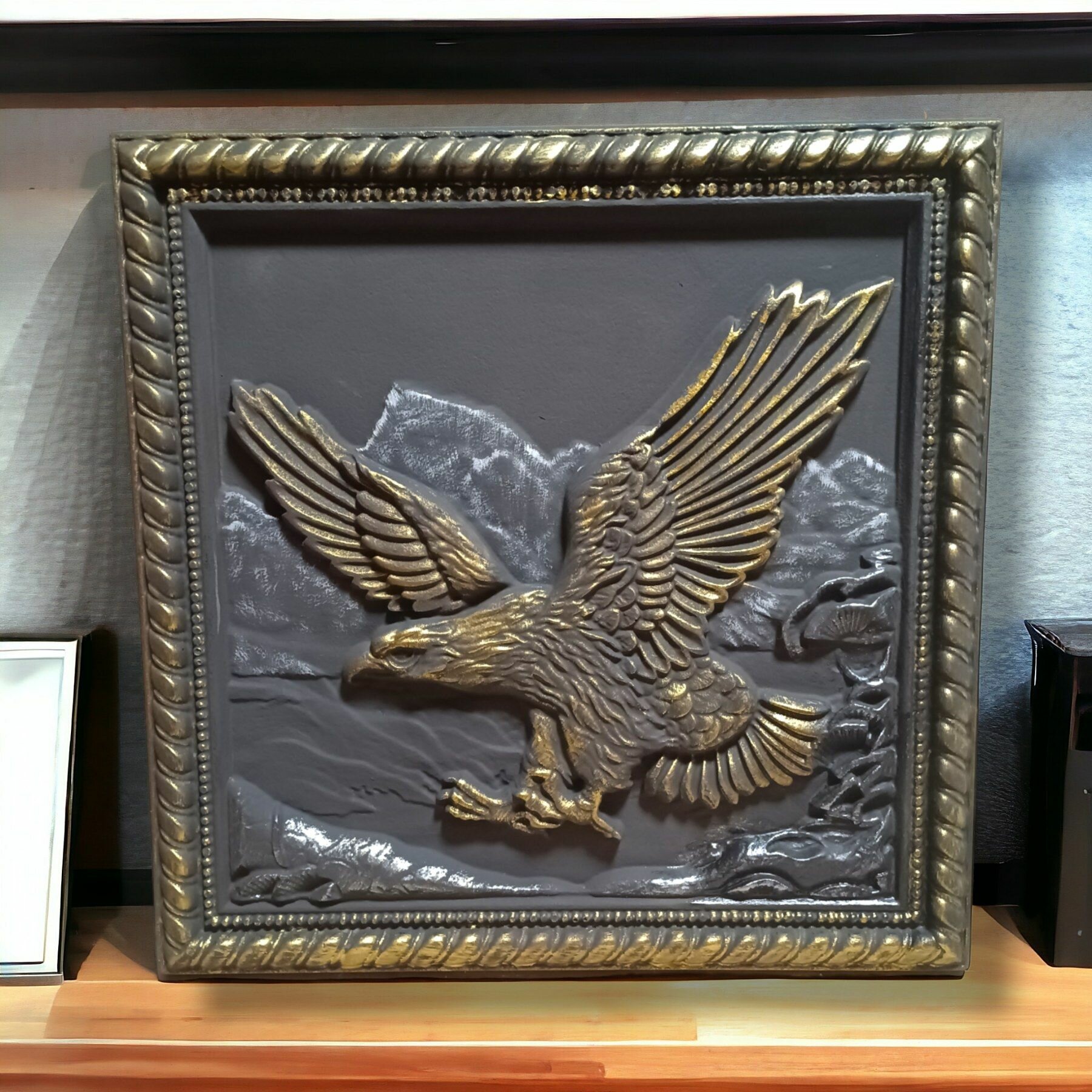 Большое панно, сувенир Орел из гипса. Декор, картина для дома, офиса, кафе.