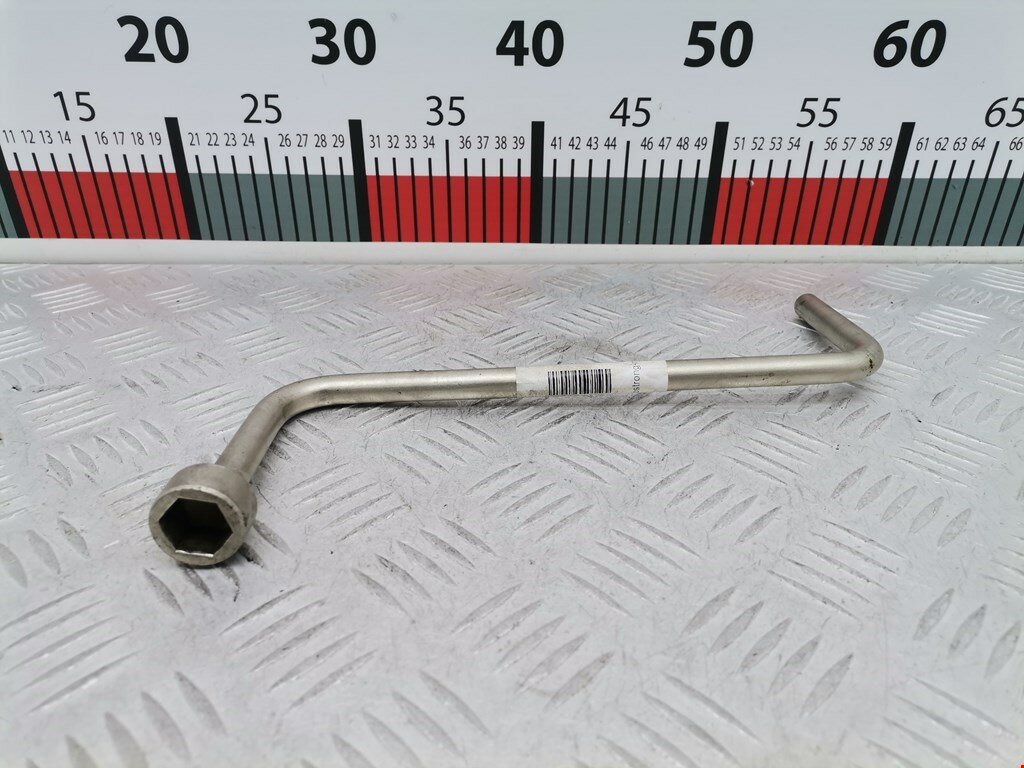 Ключ баллонный Audi A4 B5 4D0012219A арт. 2015429