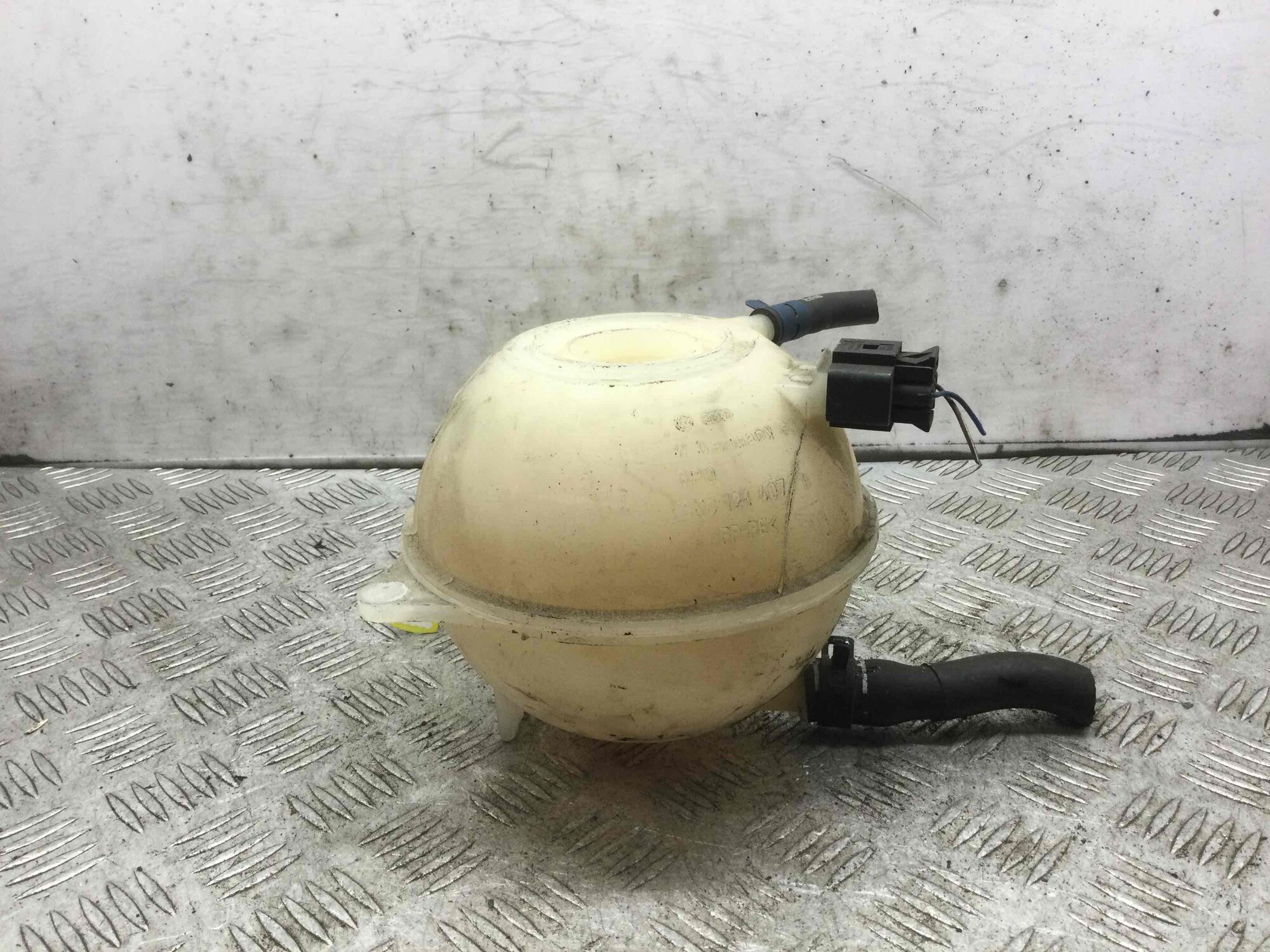 Б/У Бачок расширительный Audi A3 8L (1996-2000) 1999 г.