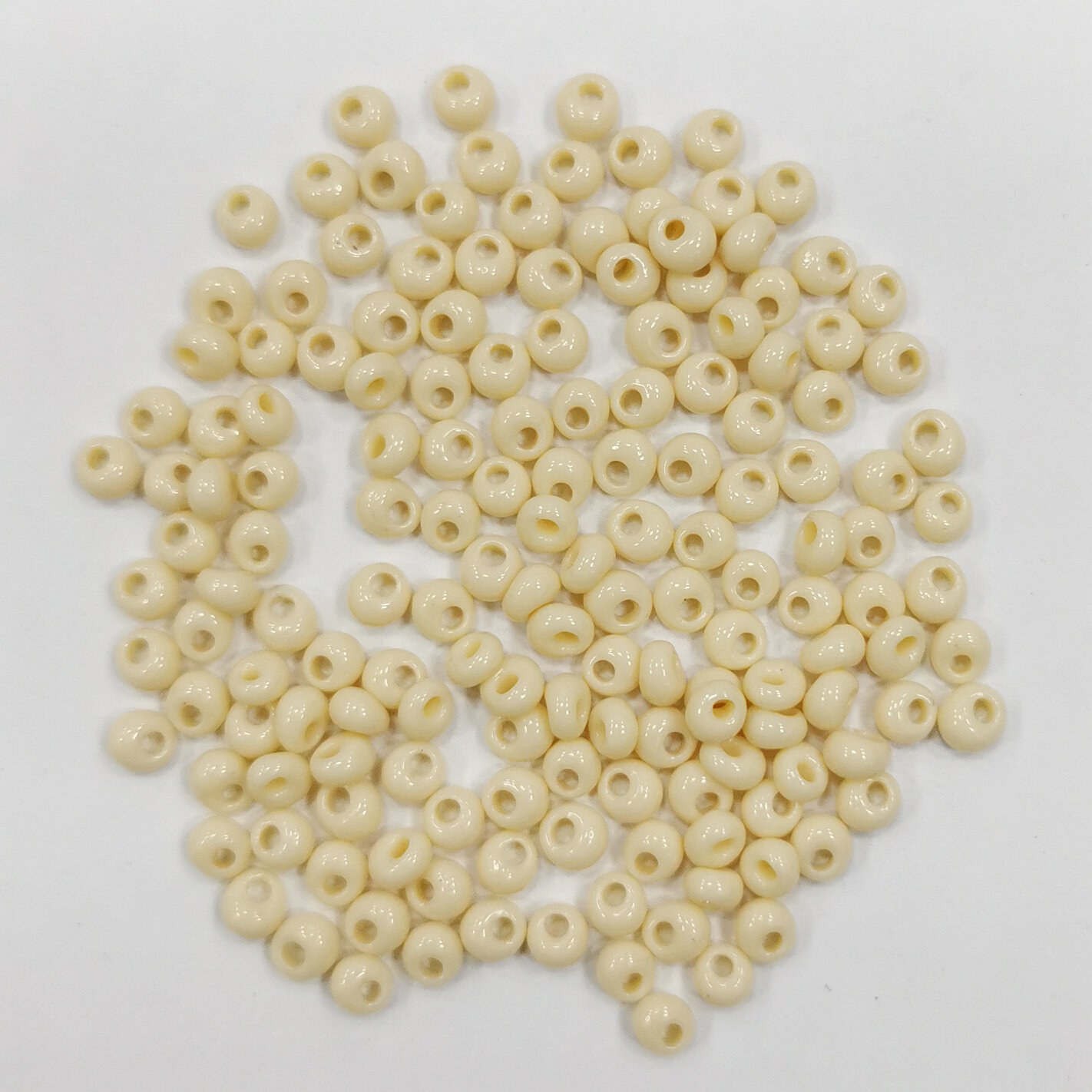 Бисер TOHO Magatama, размер 3мм, цвет #51 (Непрозрачный, светло-бежевый), 10 грамм