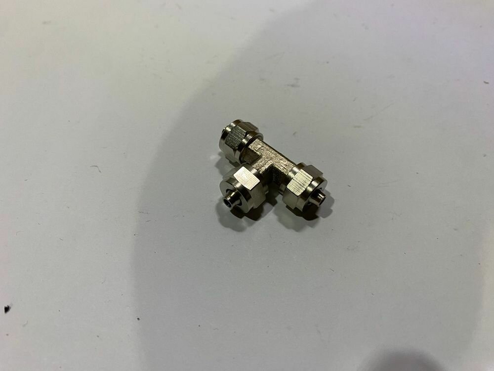 Фитинг тройник Т-образный для трубки 6 мм с накидной гайкой / разборный, пневматический, металл