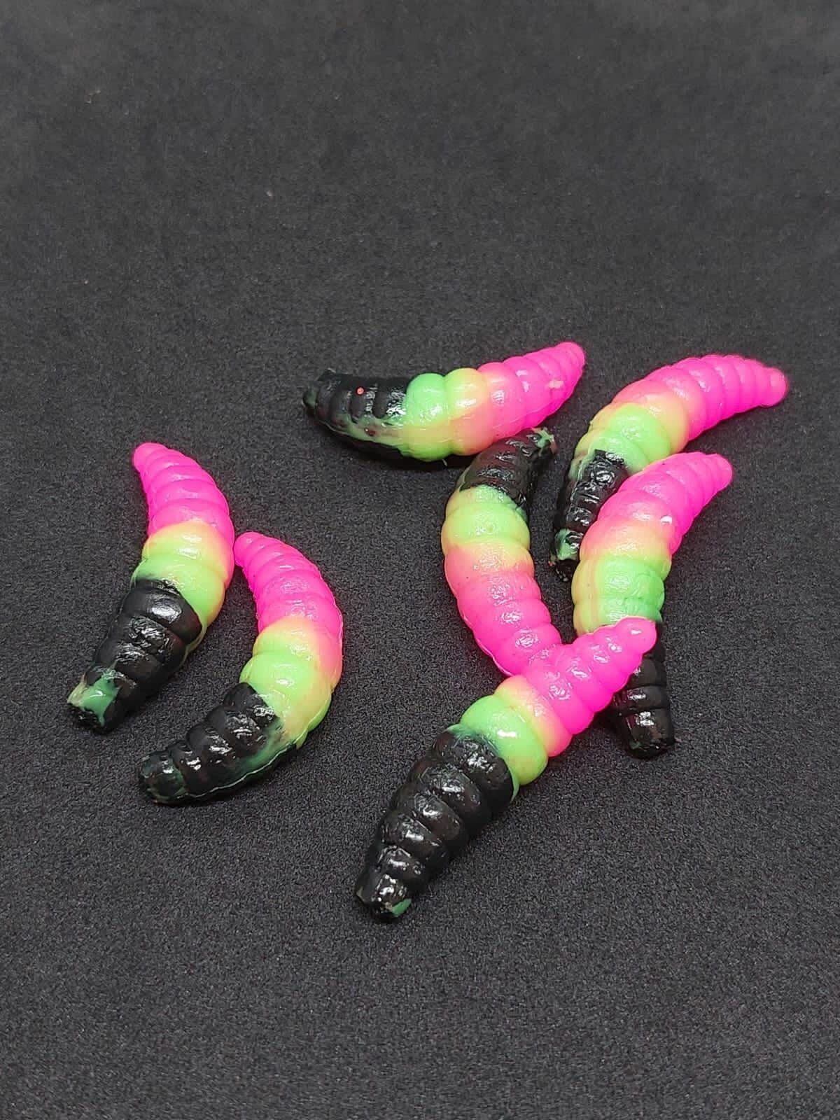 Форелевая силиконовая приманка Maggot 1.6. 38 мм. Розово зеленый черный