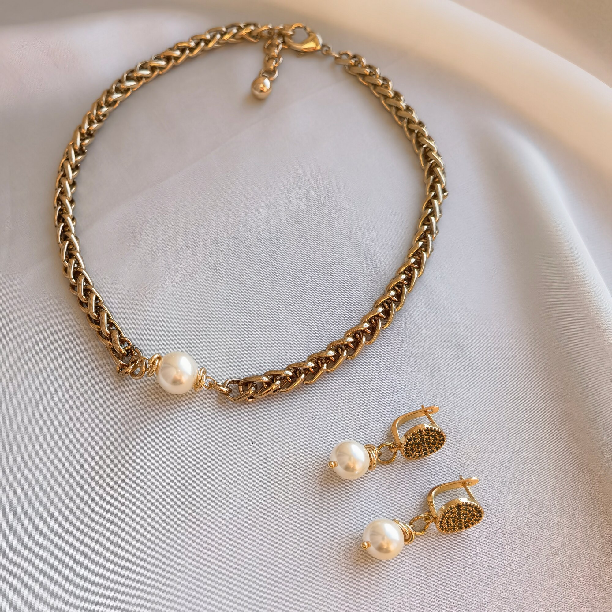 Комплект бижутерии: колье, серьги, жемчуг Swarovski синтетический