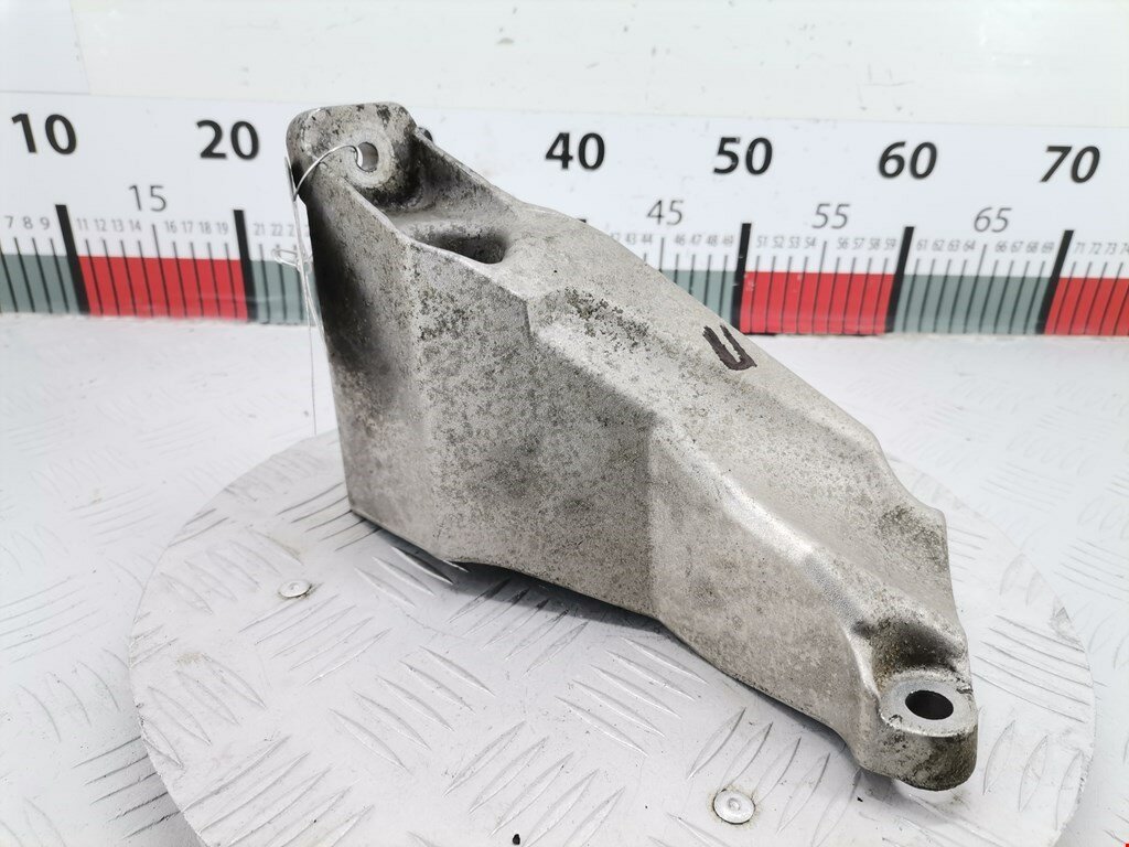 Кронштейн (крепление лапа) двигателя Audi A6 C5 8D0199305A арт. 1733133