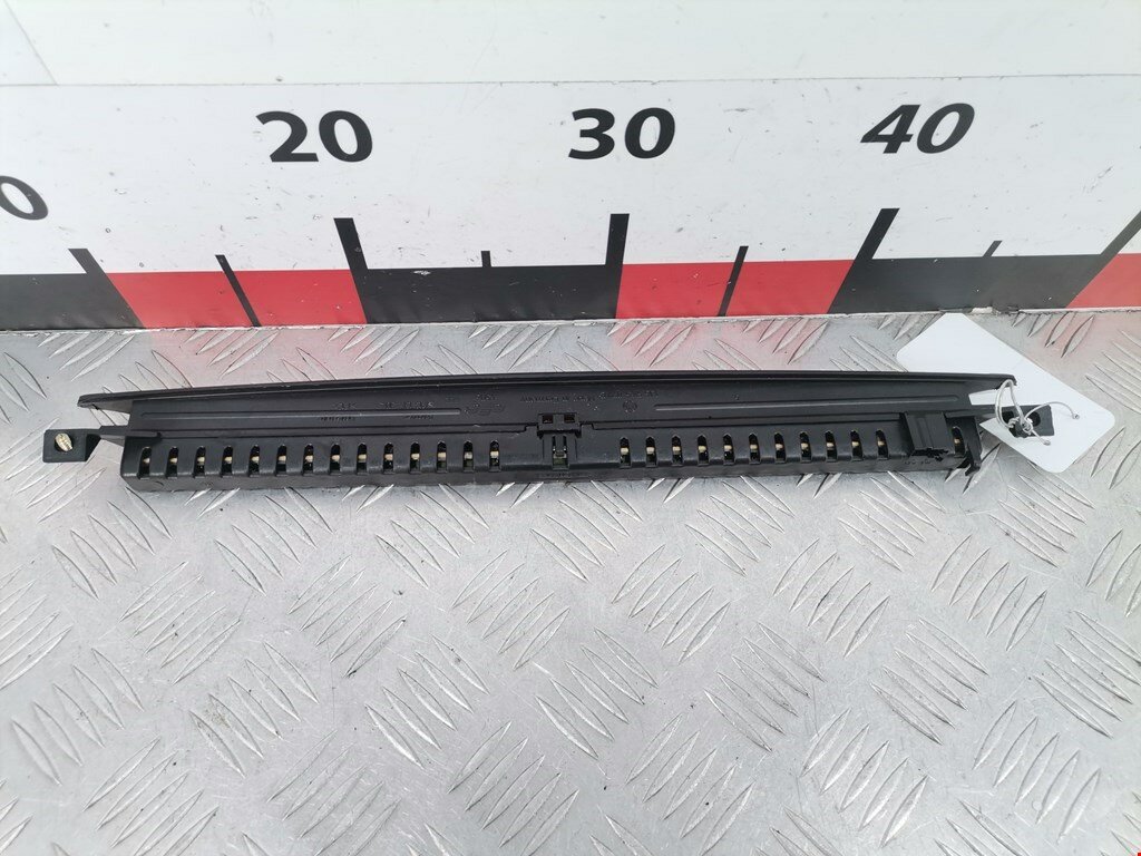 Фонарь дополнительный тормозной (стоп-сигнал) Volkswagen Golf 4 1J6945131C арт. 1791824