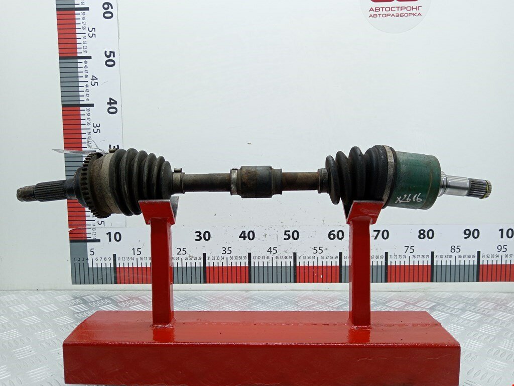 Полуось передняя левая (приводной вал шрус) Mazda Premacy FD612560XB арт. 2015620