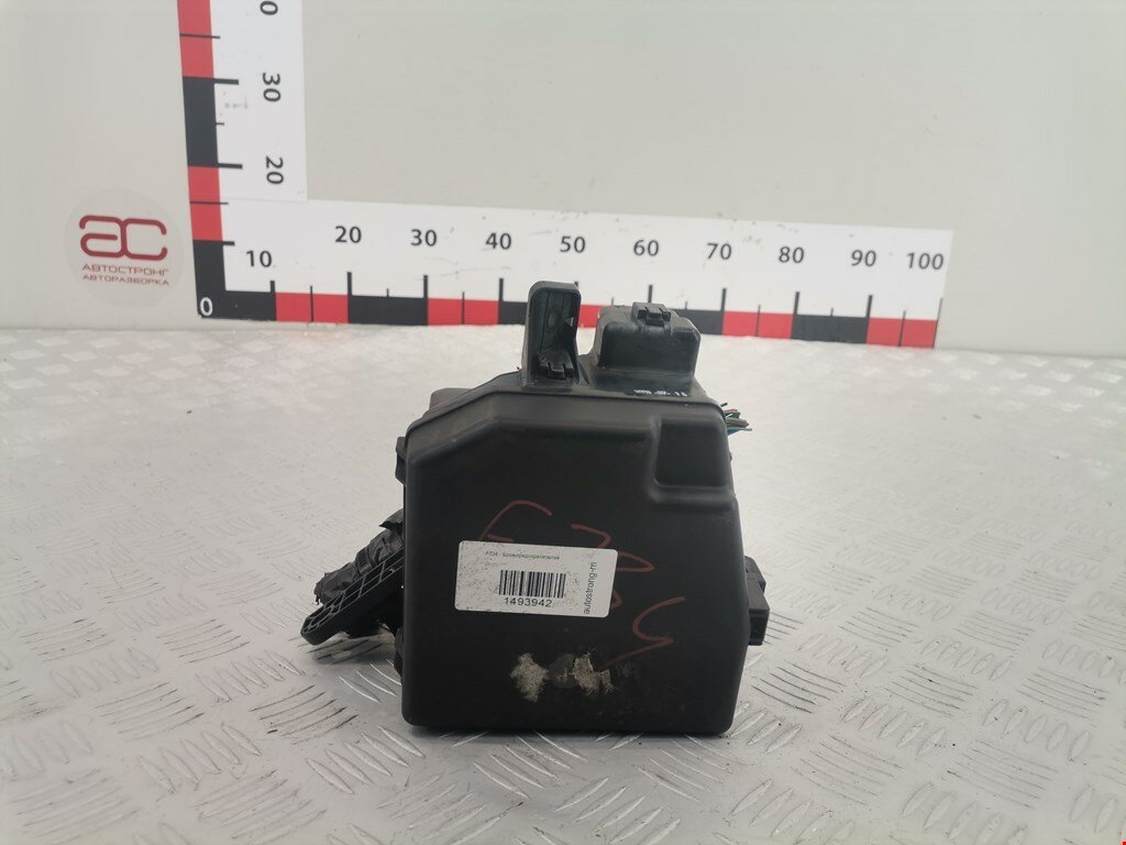 Блок предохранителей Toyota Yaris 2 827410D030 арт. 1493942