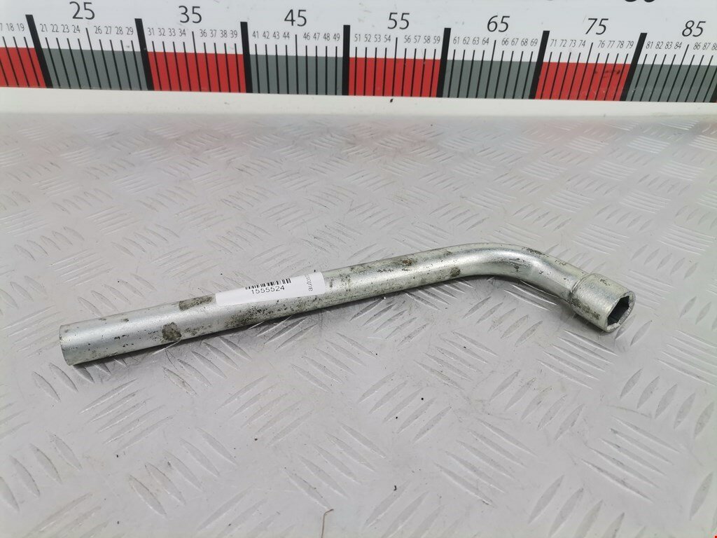 Ключ баллонный Volkswagen Golf 4 4D0012219A арт. 1555524