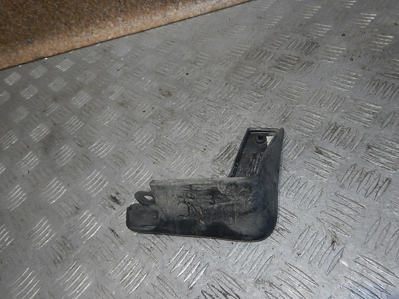 Б/У Брызговик передний правый, Hyundai (Хендэ)-CRETA (16-21) HYUNDAI CRETA (16-21) Задиры. 430249 Hyundai-KIA арт. 86832...