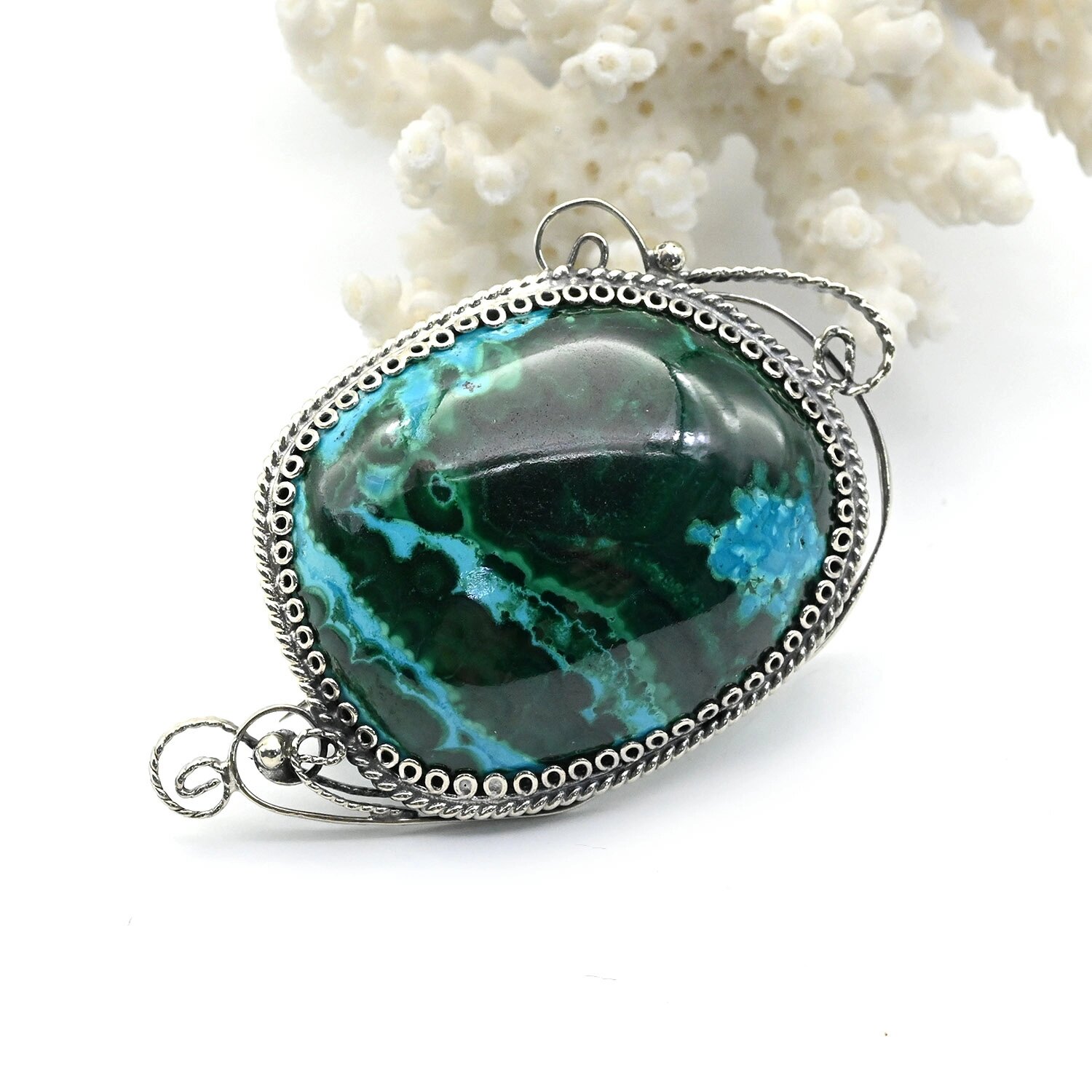 Брошь, хризоколла