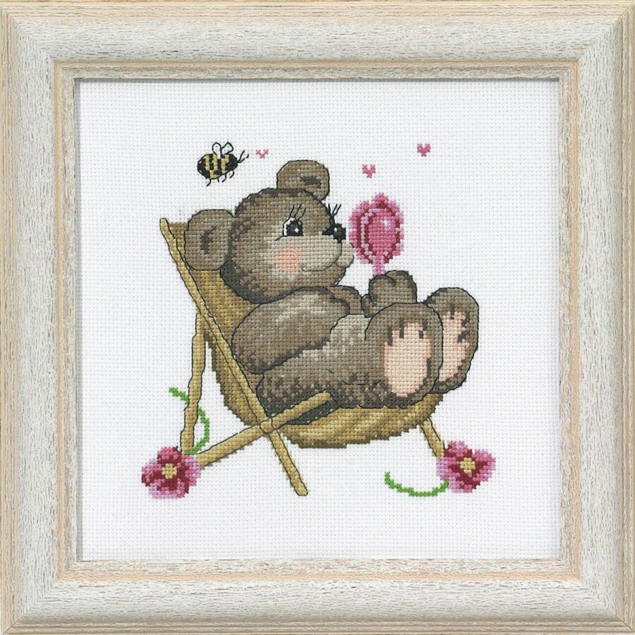 Набор для вышивания Медвежонок на стуле 19 x 19 см PERMIN 13-3357