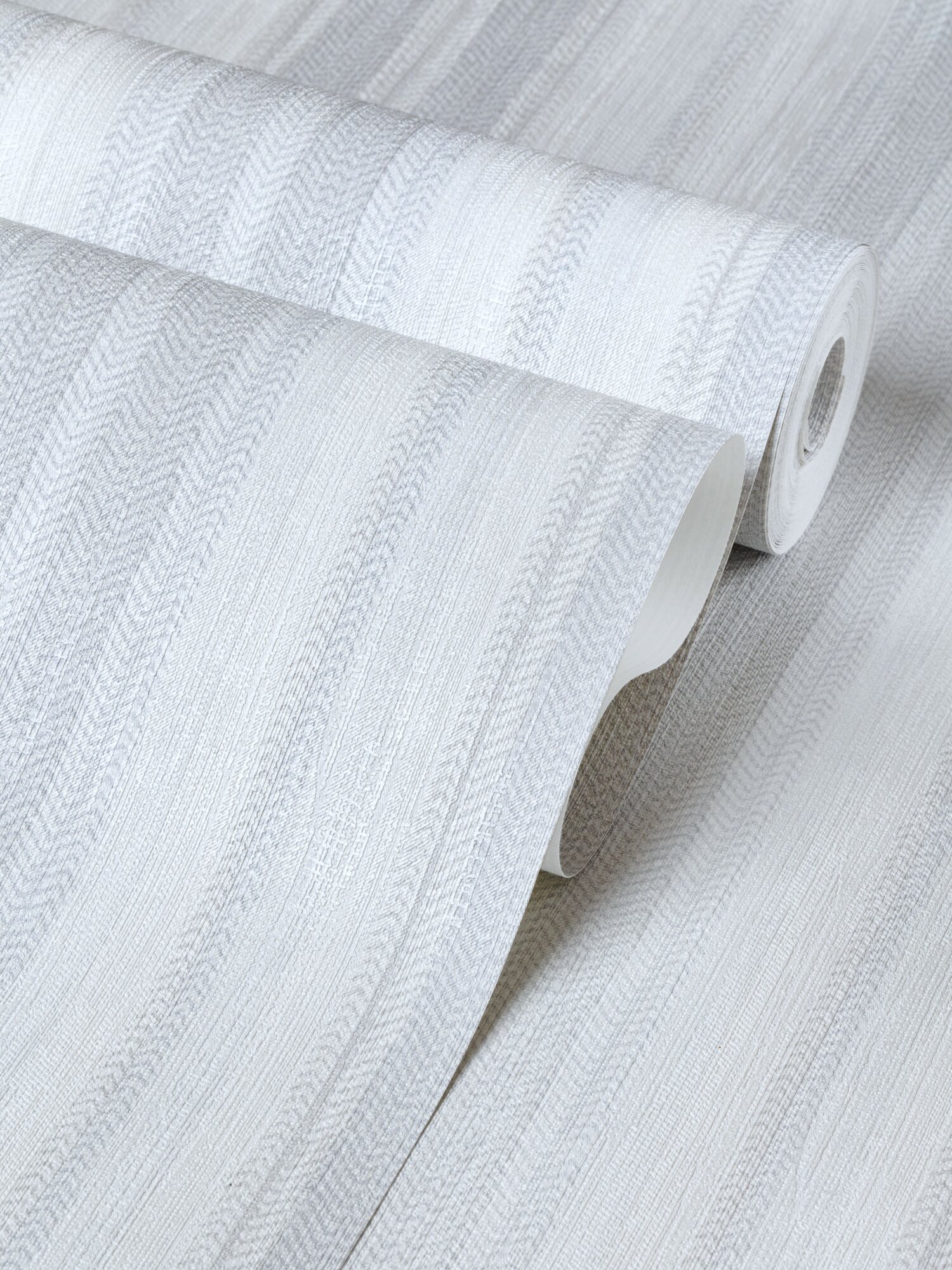 Обои антивандальные метровые. Моющиеся, матовые. С вертикальной полосой светлые серые. В спальню, коридор, гостиную, прихожую