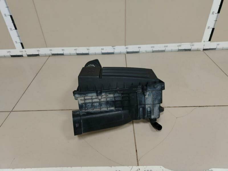 Корпус воздушного фильтра Volkswagen Passat B6 2005-2010
