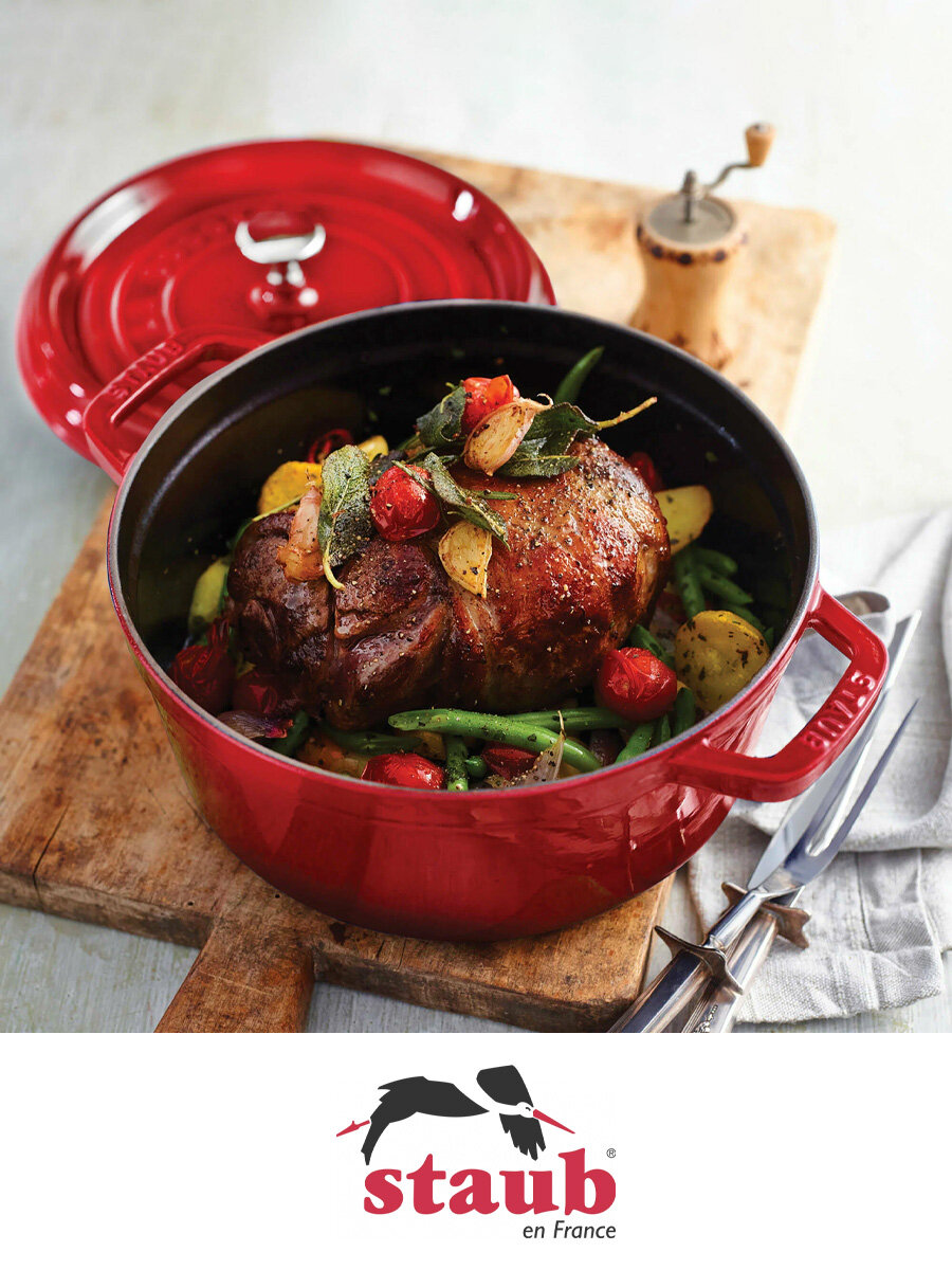 Кастрюля чугунная Staub 2,6 л, диаметр 22 см, вишневый с крышкой