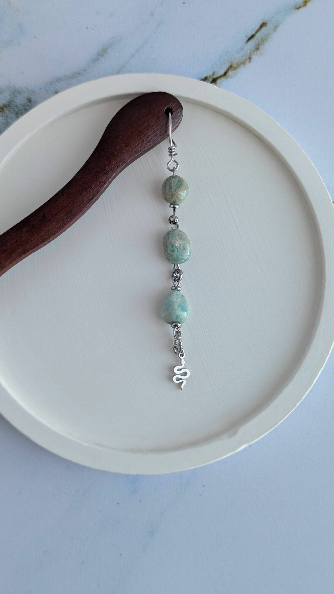 Шпилька (Заколка) красное дерево с натуральным камнем: Амазонит. "Змейка". Эксклюзивное украшение.