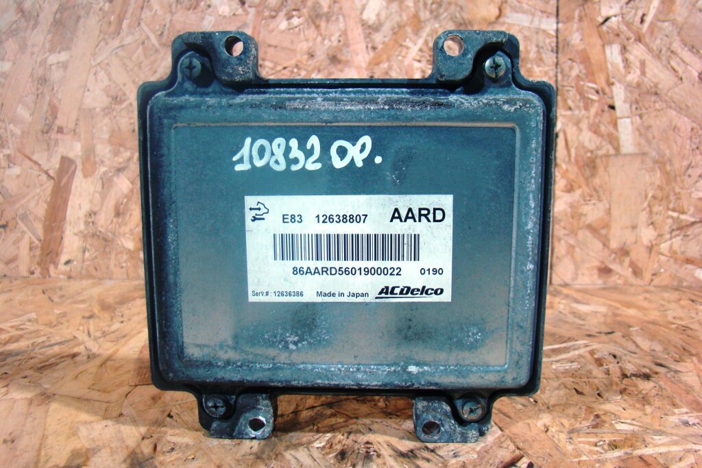 Opel Astra J Блок управления двигателем 1232380