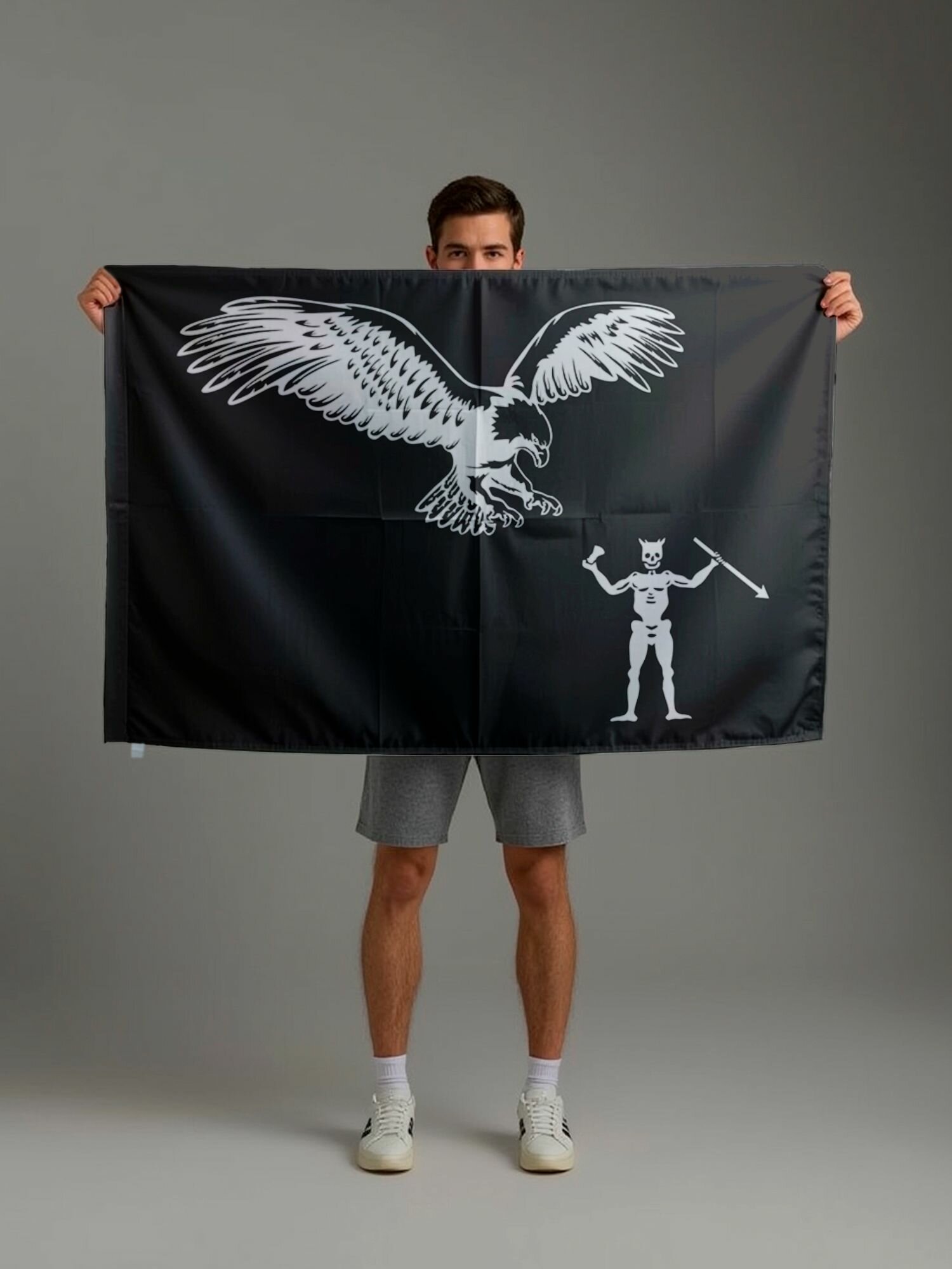 Флаг пирата Черная Борода Эдвард Тич с хищной птицей, 70х105 см на шёлке для ручного древка