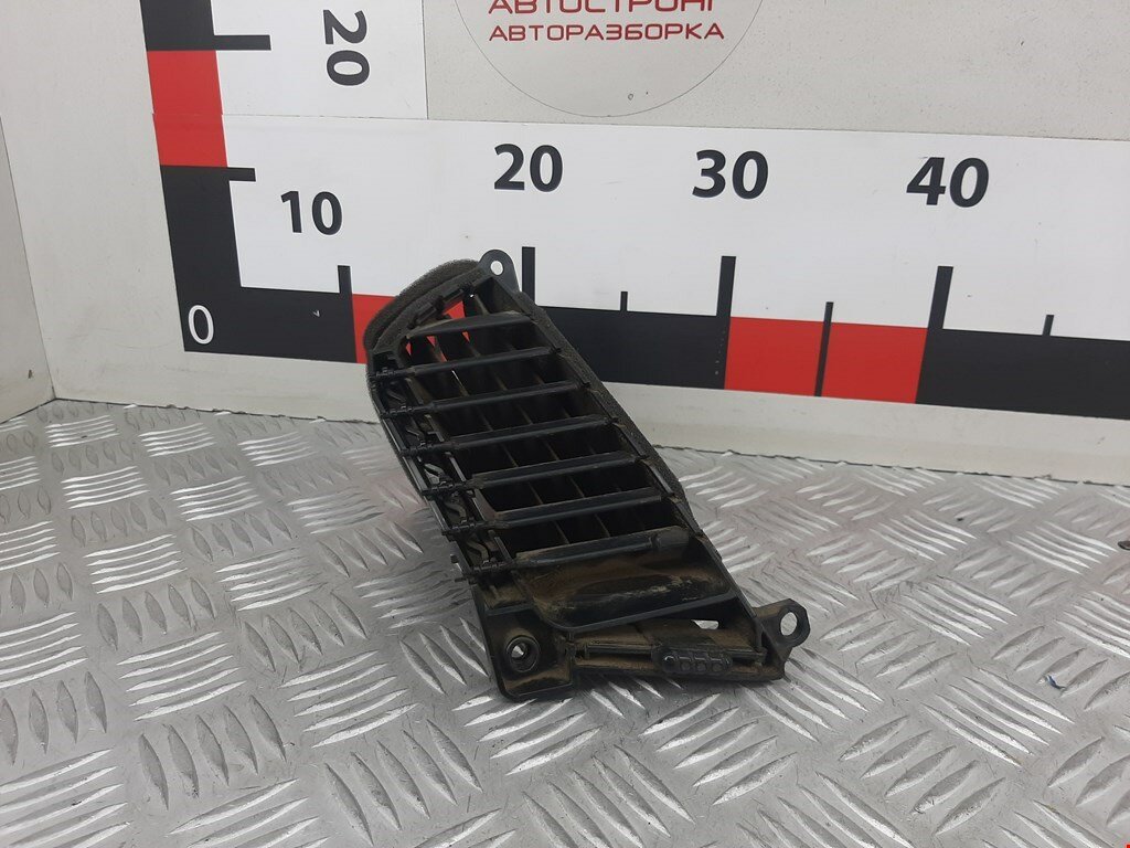 Дефлектор обдува салона Mitsubishi L200 4 MN123715XA арт. 1657284