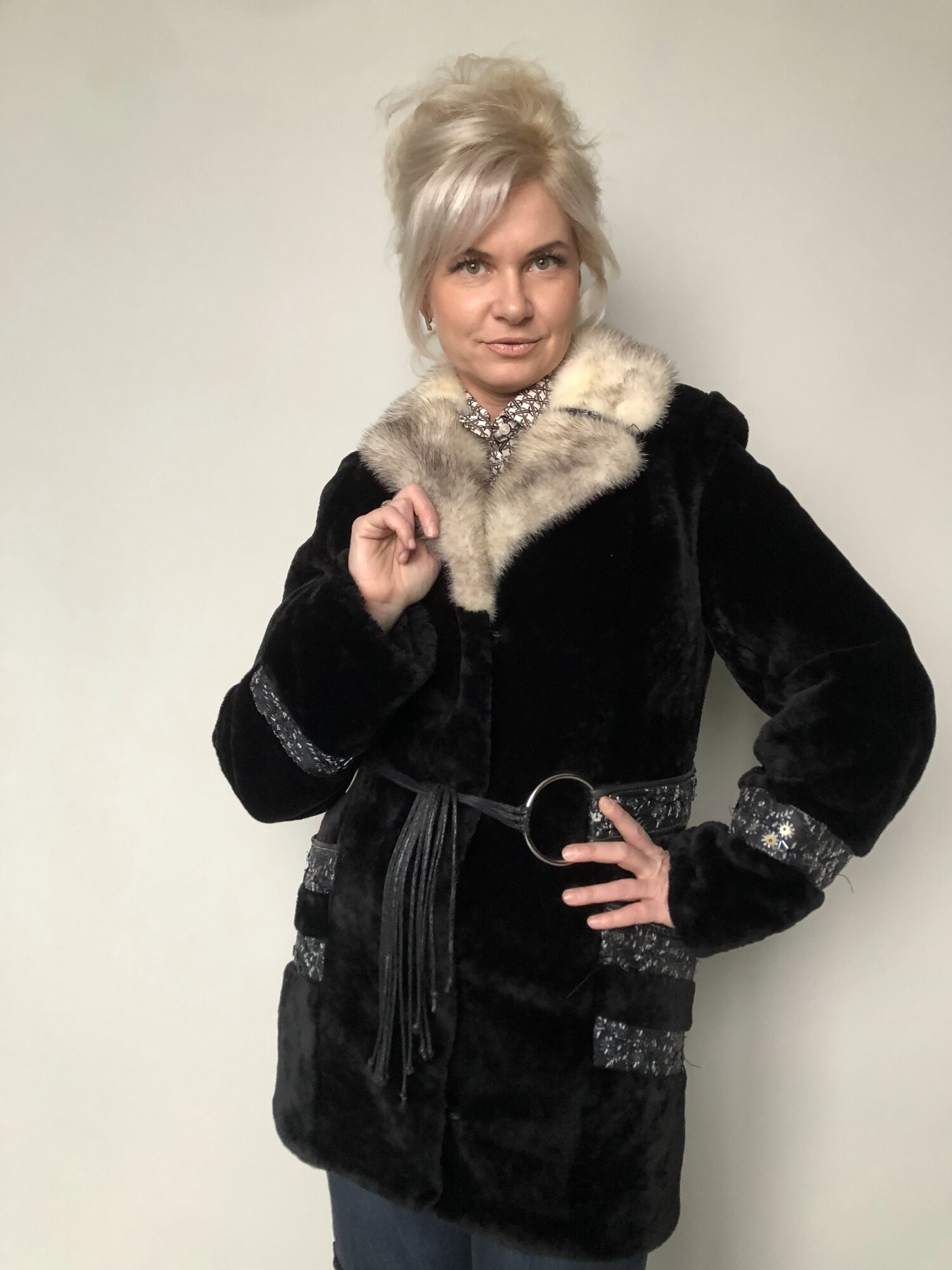 Шуба мутон воротник норка р.44-46 /10191/