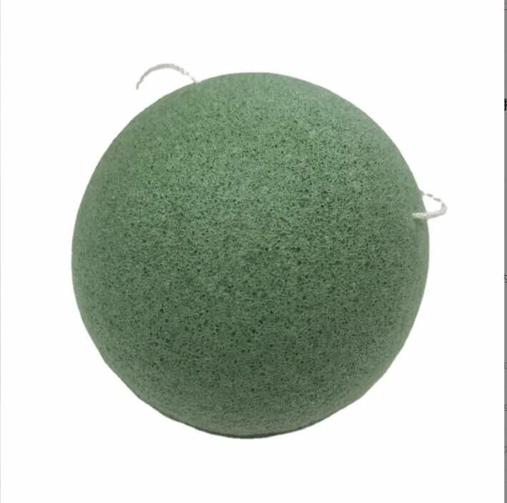 Спонж конджаковый (конняку) для умывания с бамбуковым углем