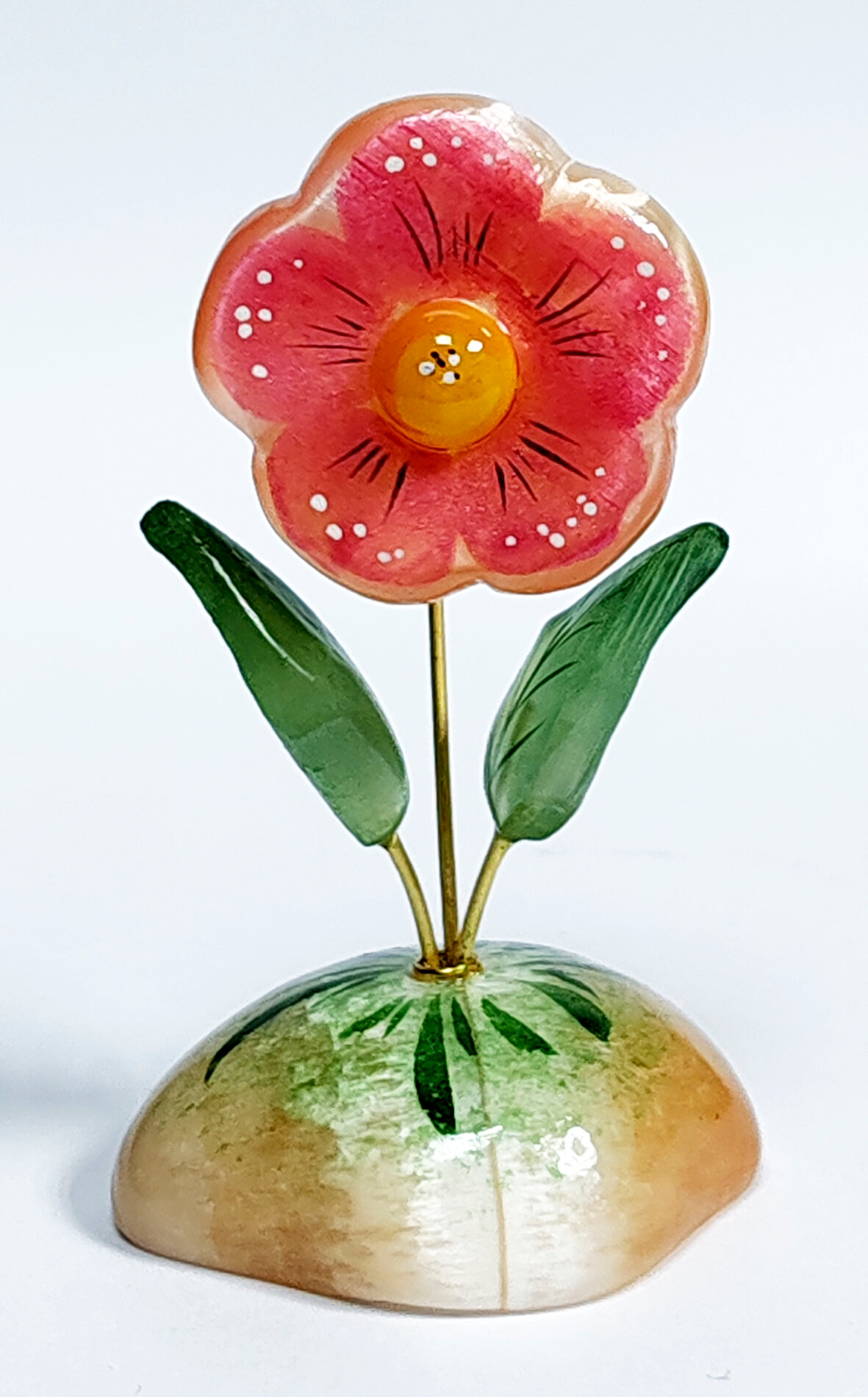 Фигурка декоративная из камня селенит цветок с листиками. Ручная роспись Россия. Высота 8,5 см.