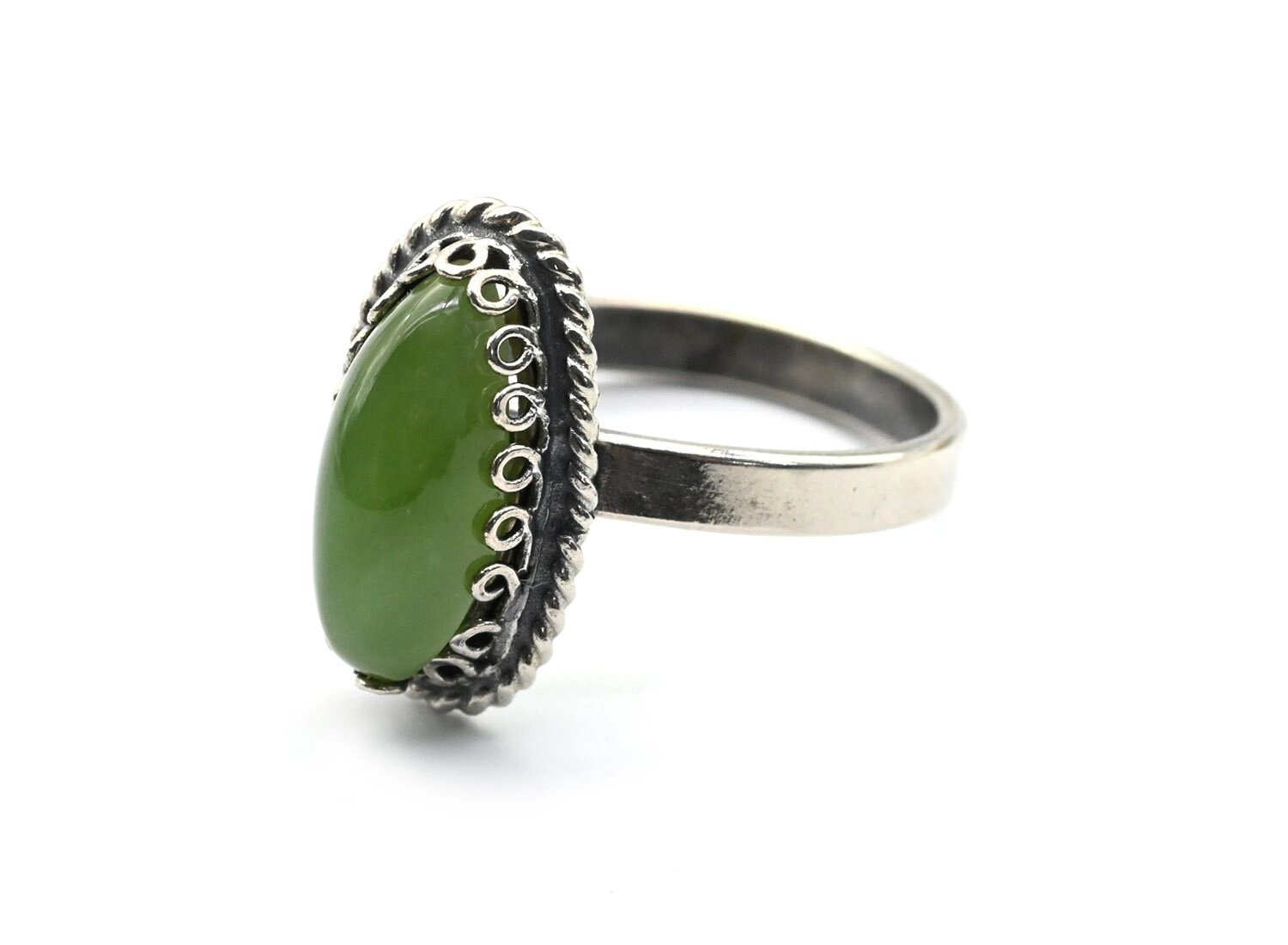 Кольцо, нефрит